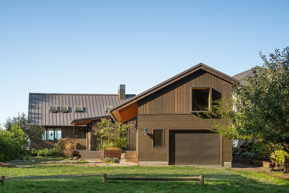 Mutiny Bay Beach Cabin — Graham Baba Architects