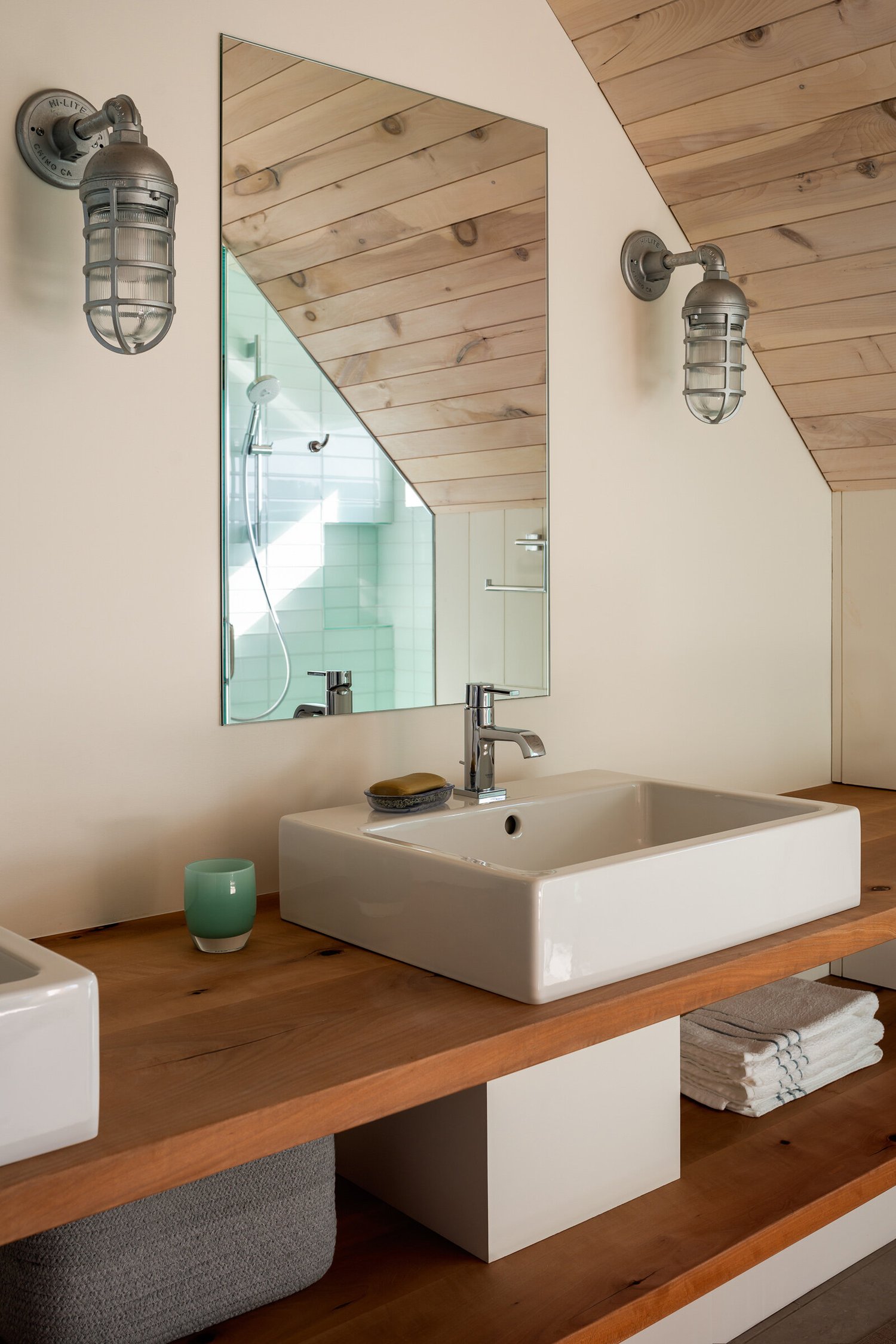 Mutiny Bay Beach Cabin — Graham Baba Architects