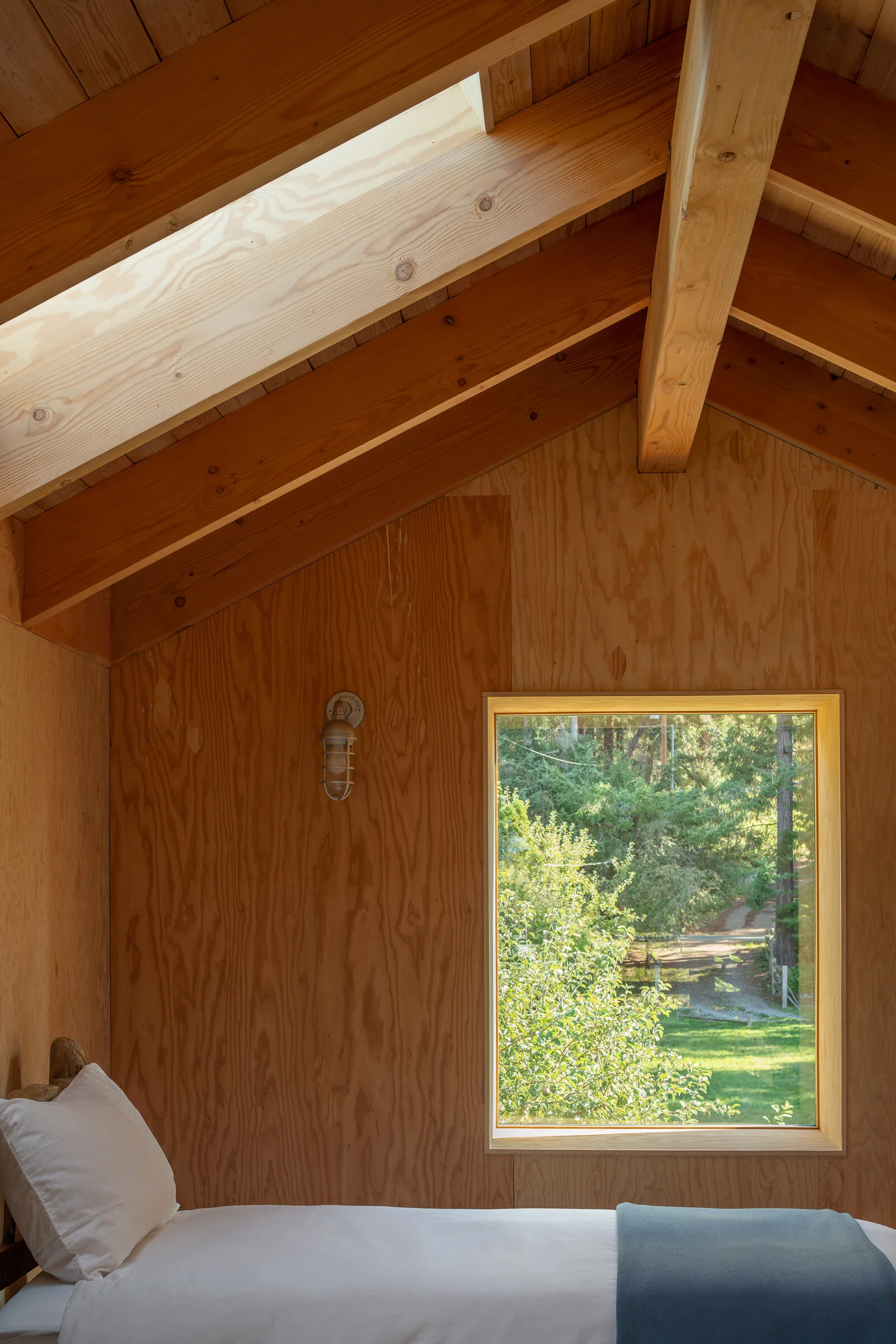 Mutiny Bay Beach Cabin — Graham Baba Architects