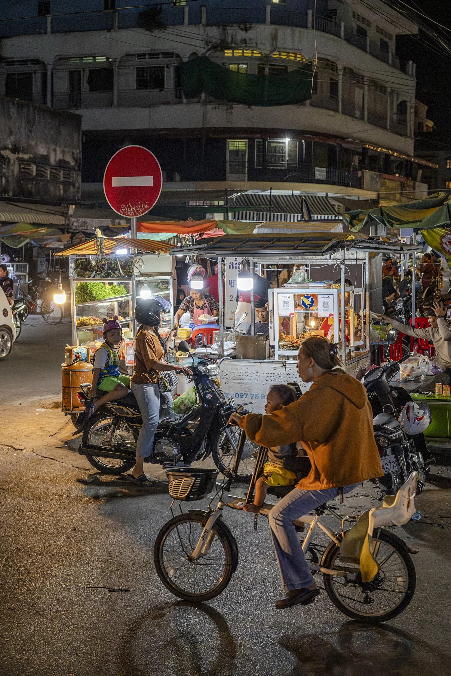 Colours of Cambodia — Pieter de Vos Consulting