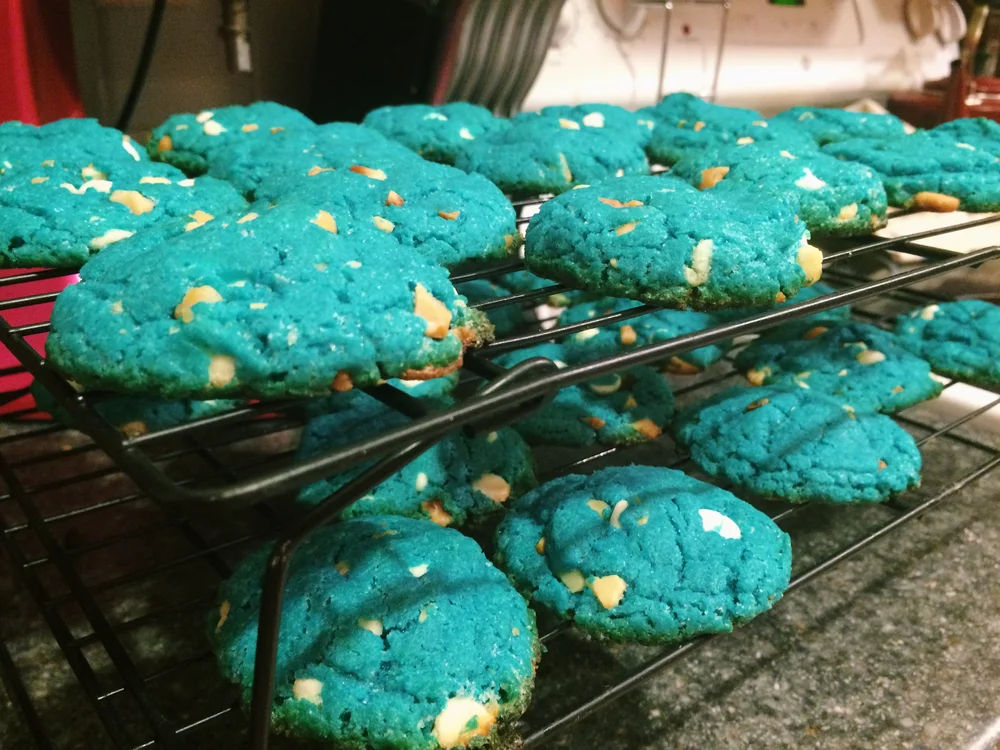 Blue & White Cake Mix Cookies (with white chocolate chips and macadamia ...