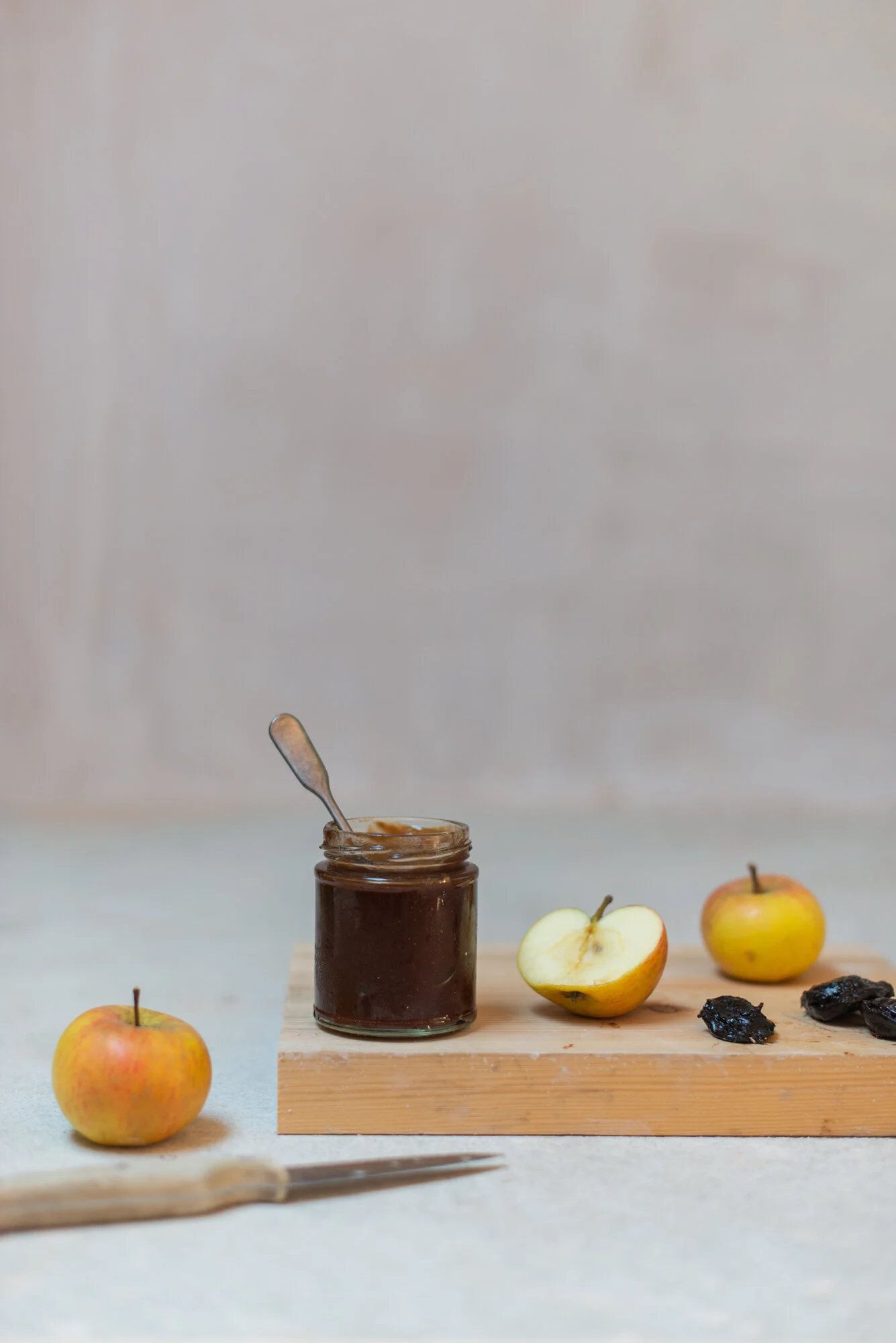 Apple and prune ketchup - a seasonal recipe