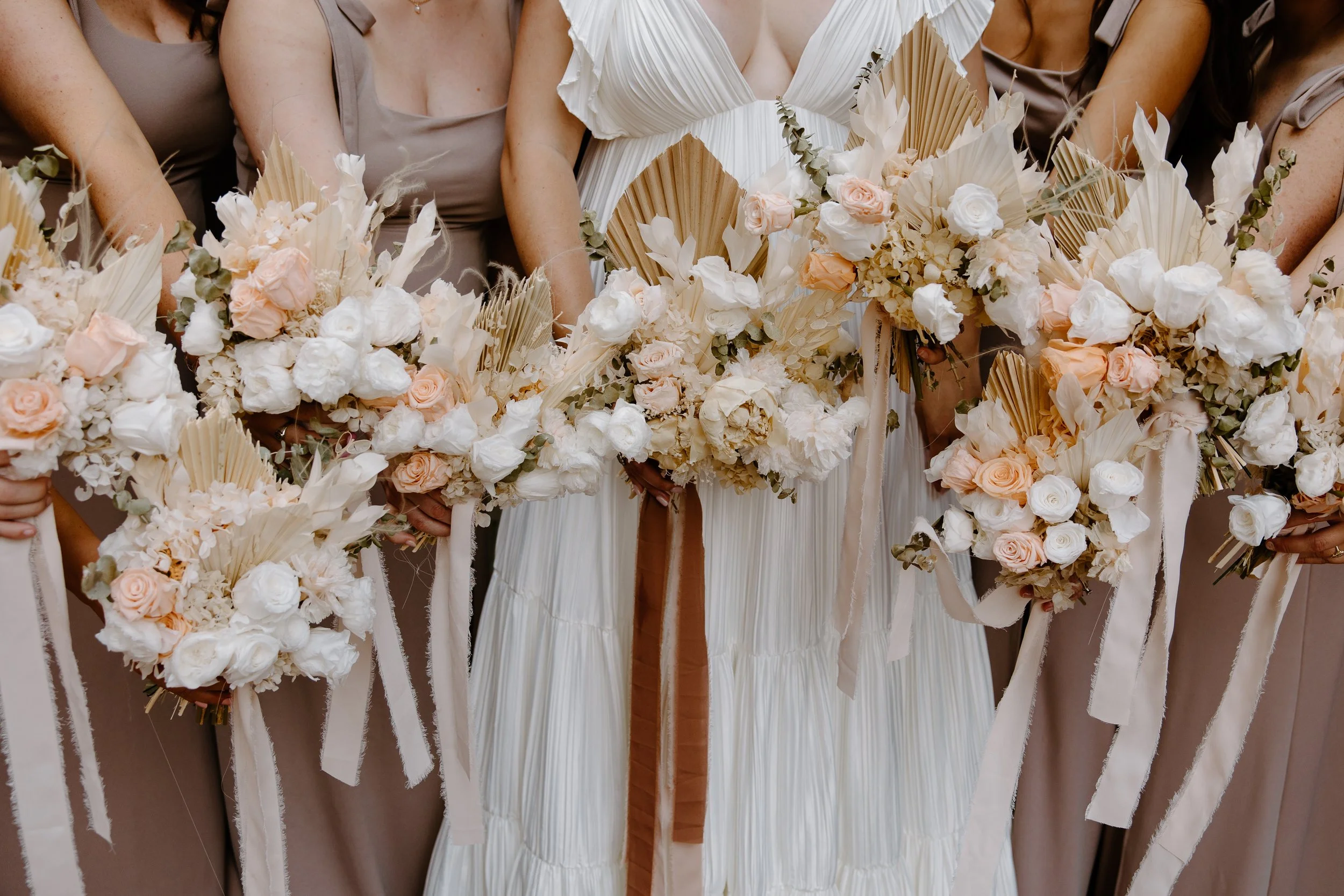 A Photographer's Guide to Stunning Wedding Flower Arrangements ...