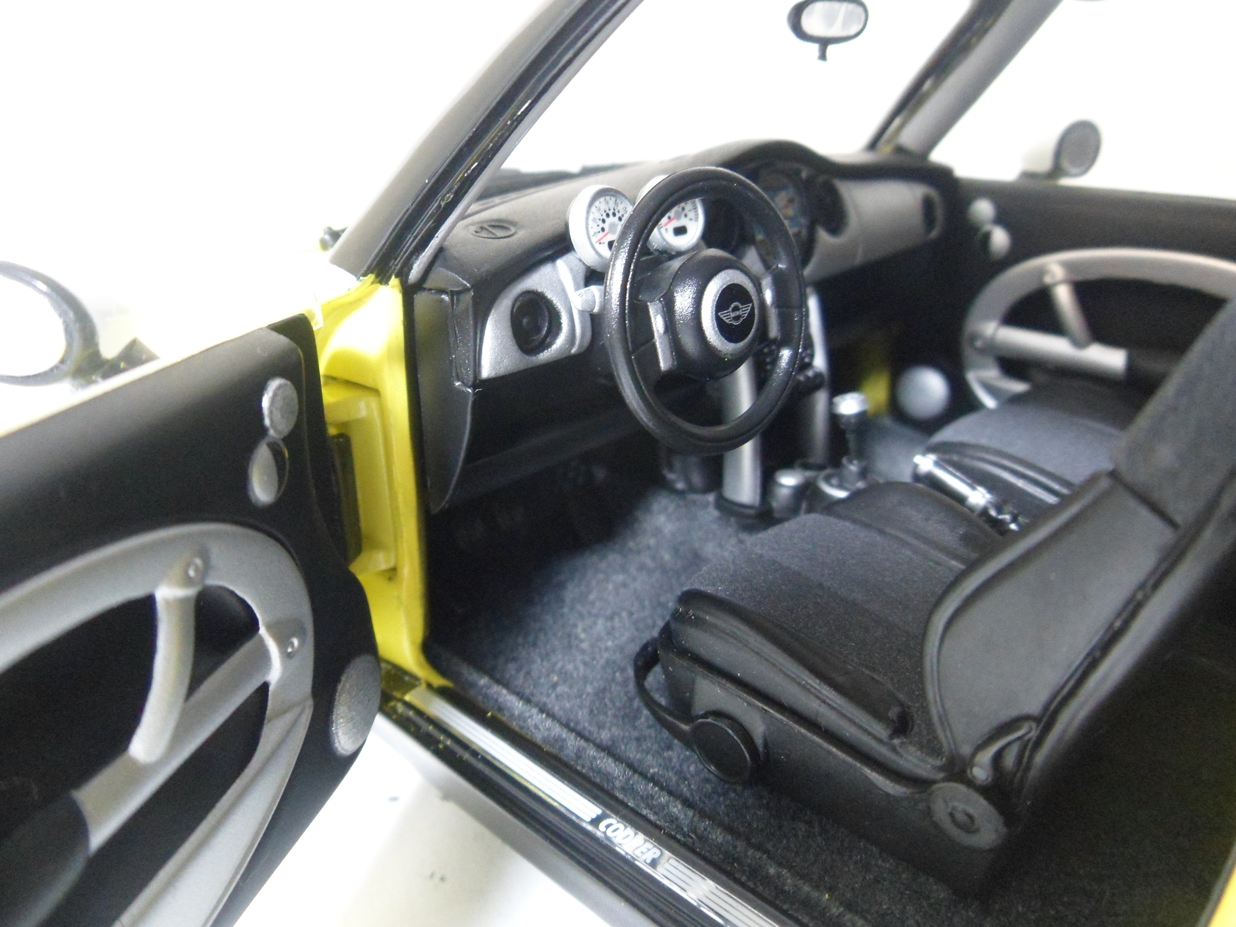 BMW mini cooper by Kyosho ,boxed 1:18 scale — CS-DIECAST-TUNING