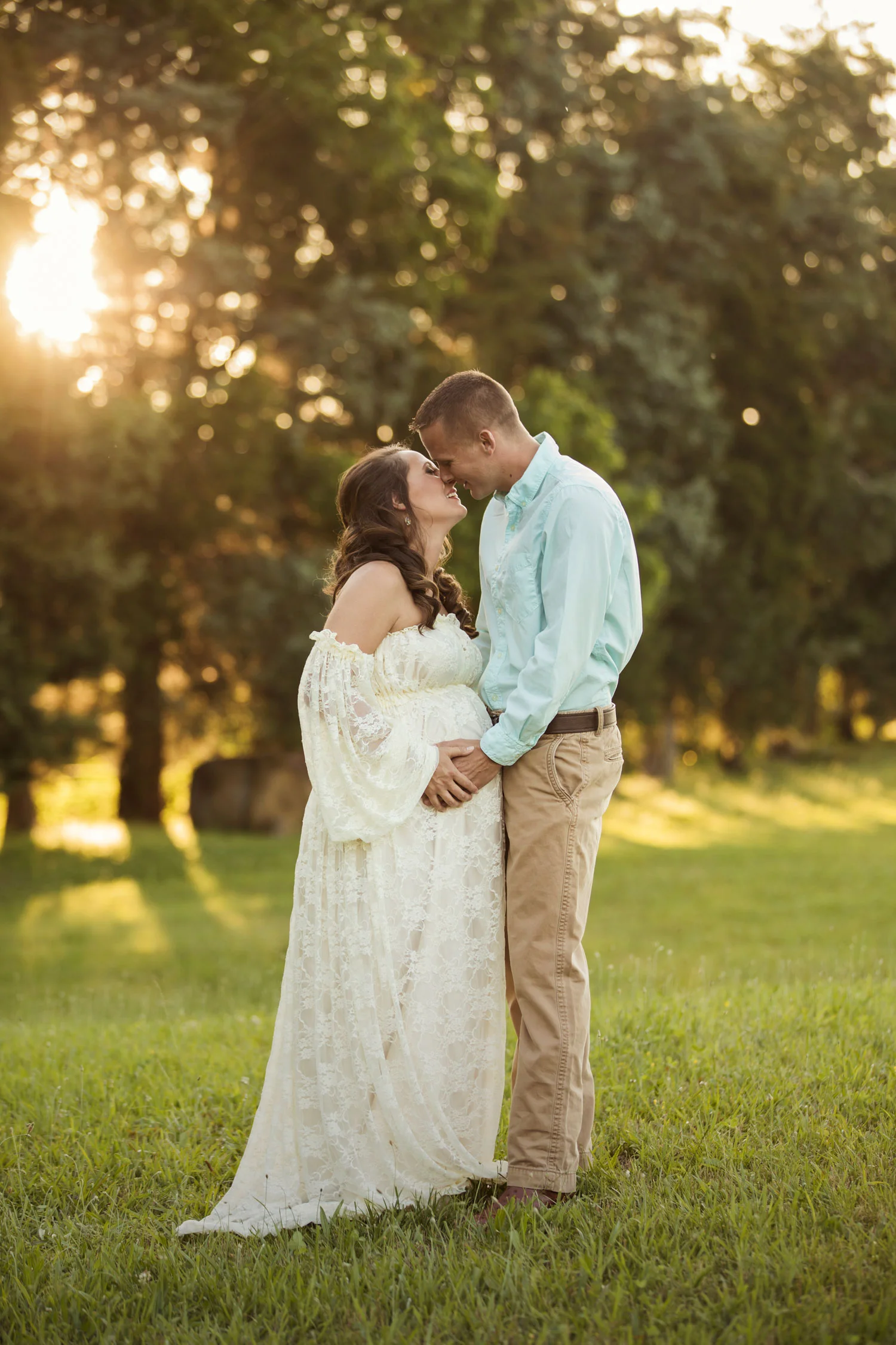 Knoxville Photographer | Country Rustic Barn | Maternity Pictures