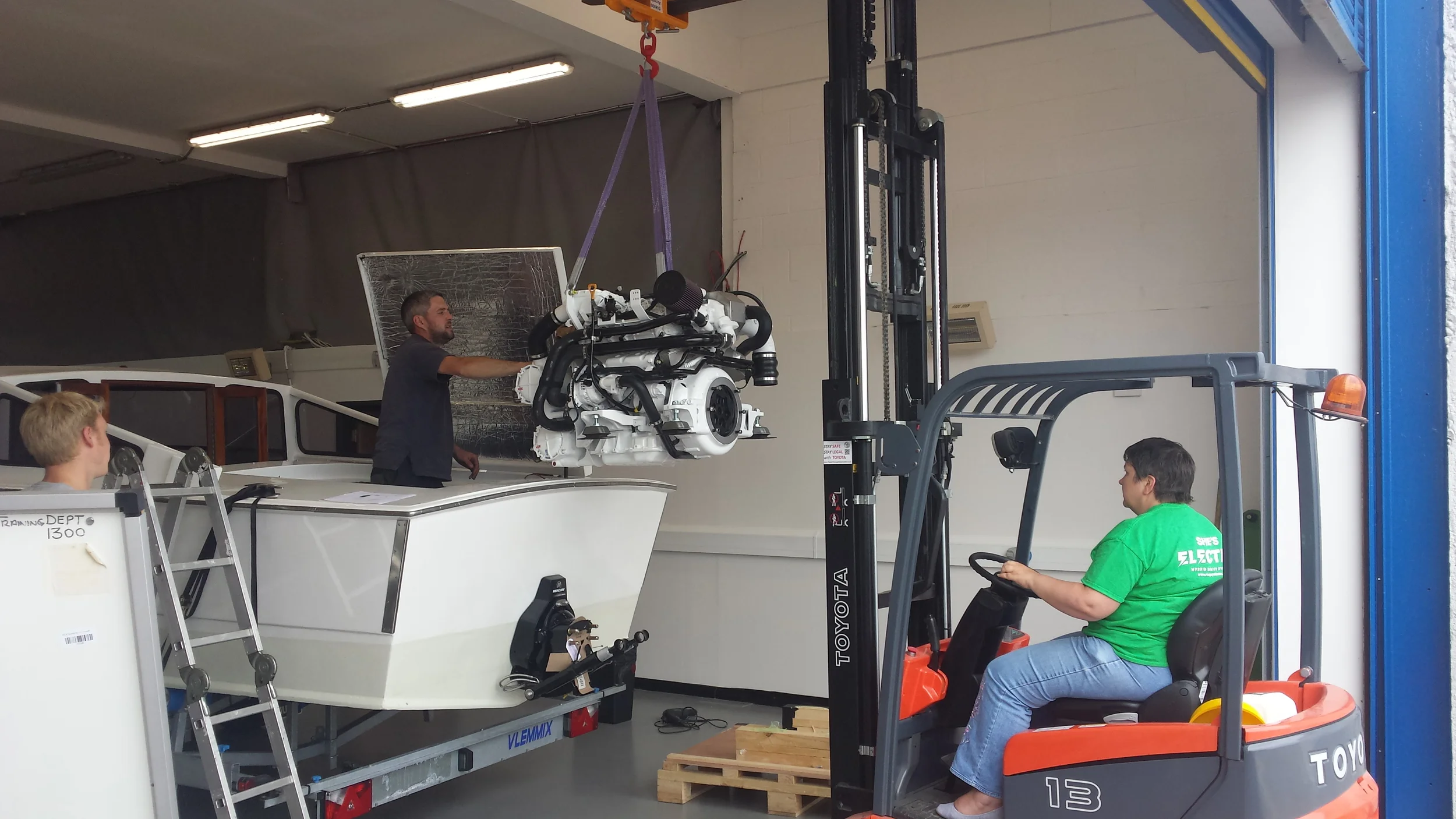 REAPsystems – Initial mounting work on the boat