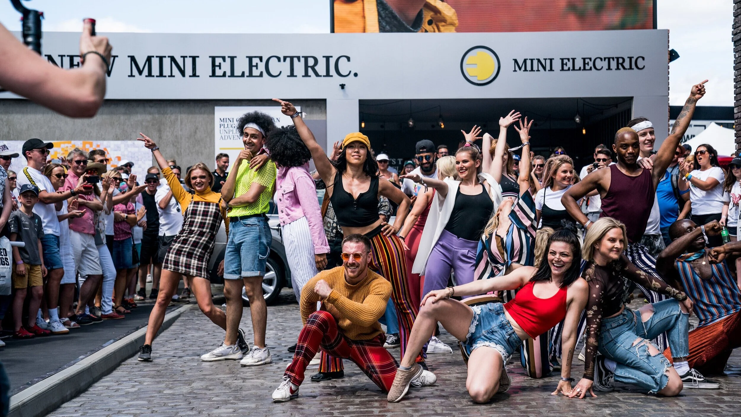 Book a Flash Mob — Club Mob - Bespoke Surprises, Dancing Waiters ...