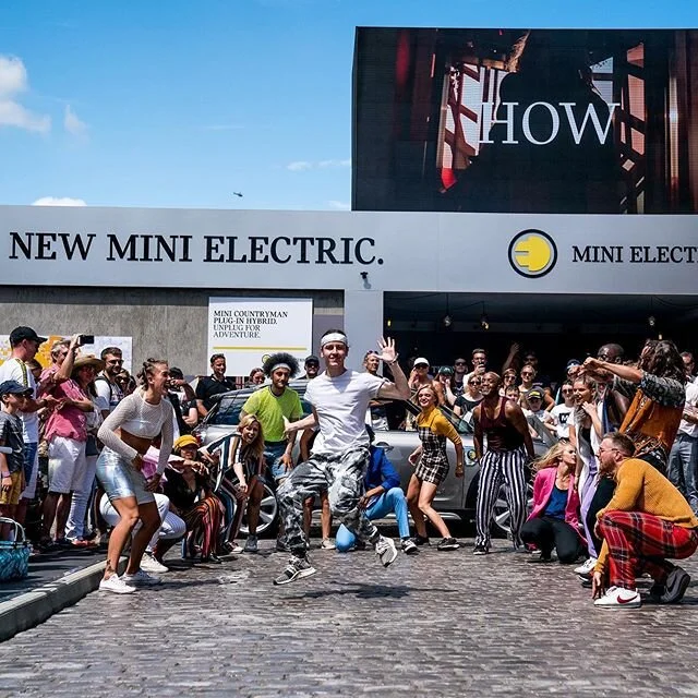 Club Mob - Bespoke Surprises, Dancing Waiters, Singing Waiters, Flash Mobs