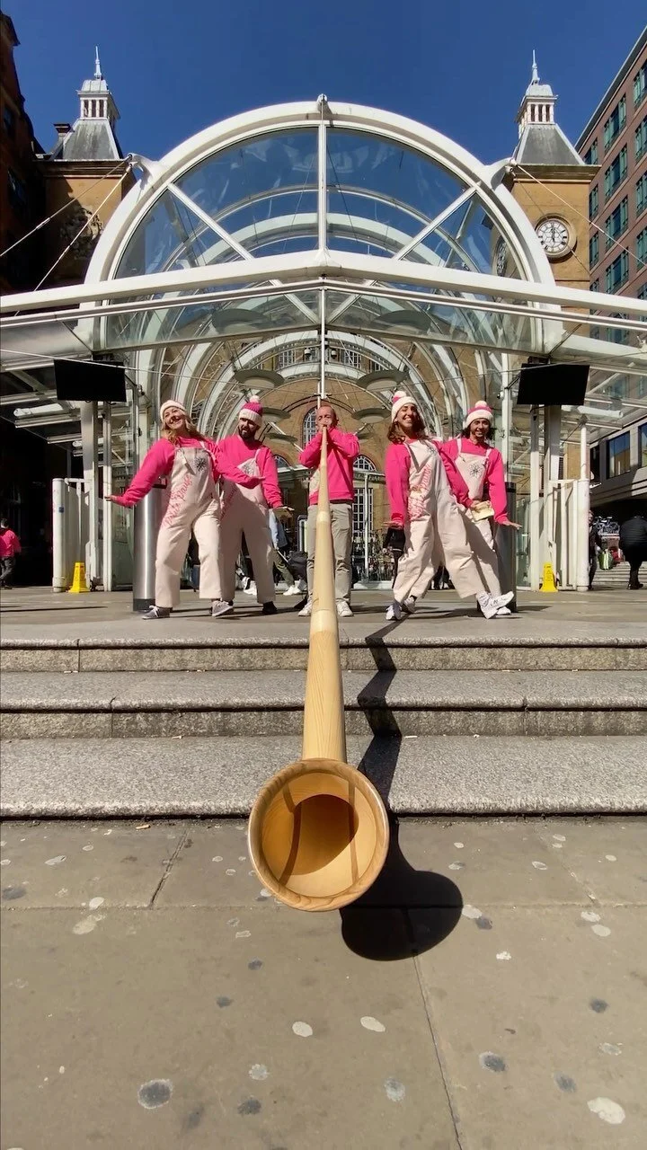 Club Mob - Bespoke Surprises, Dancing Waiters, Singing Waiters, Flash Mobs