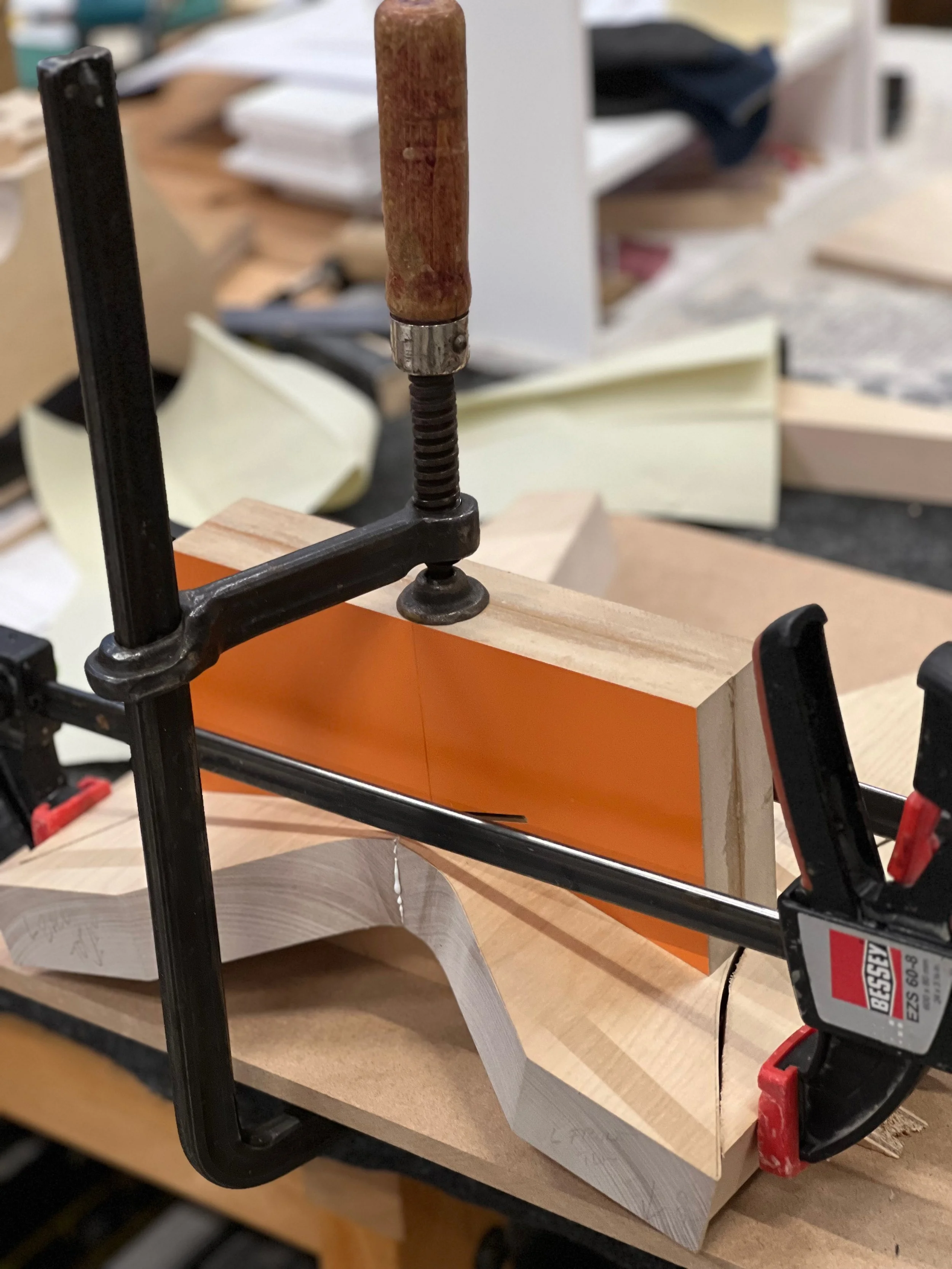 BOOMERANG BENCH — Dg