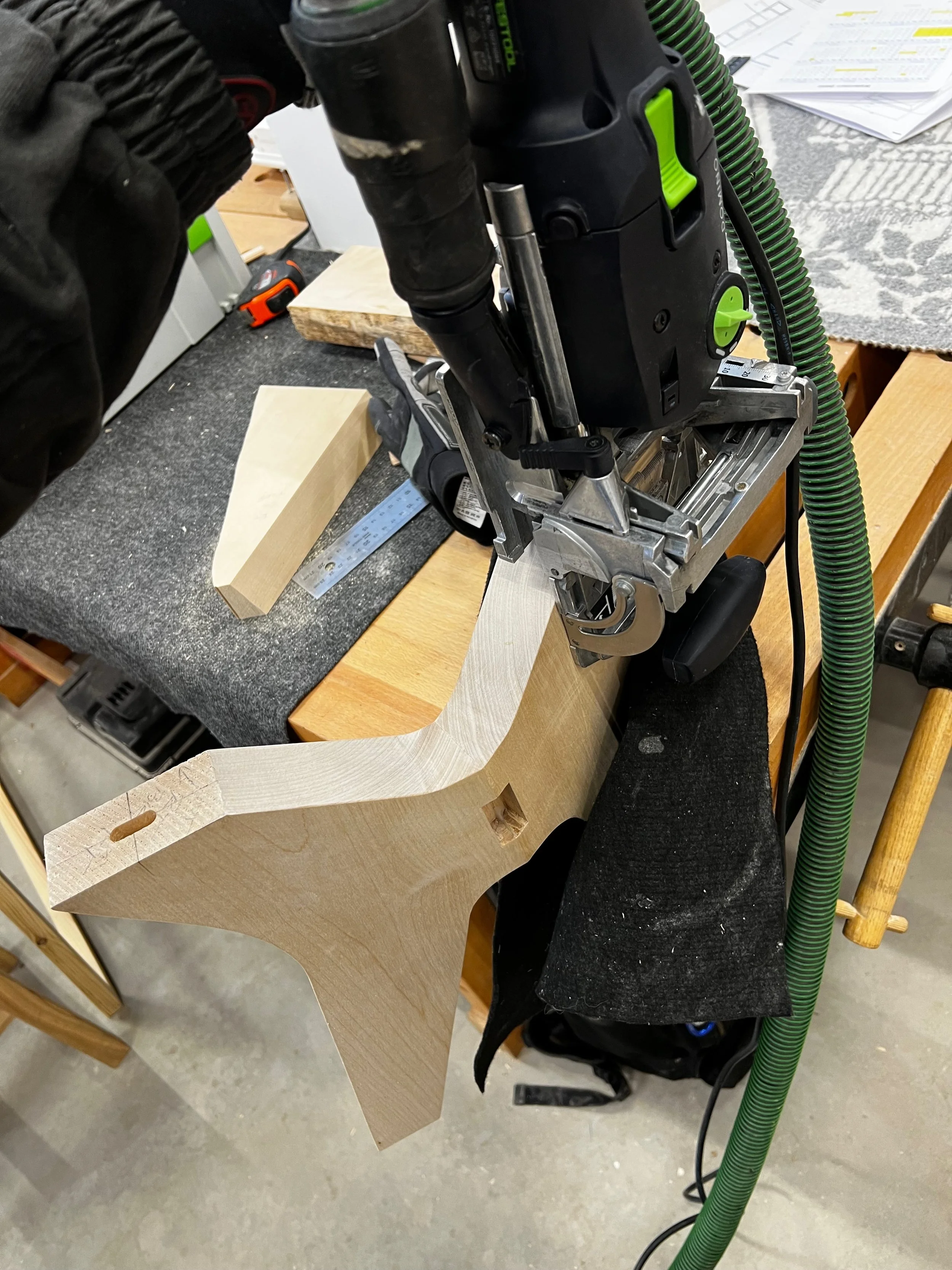 BOOMERANG BENCH — Dg