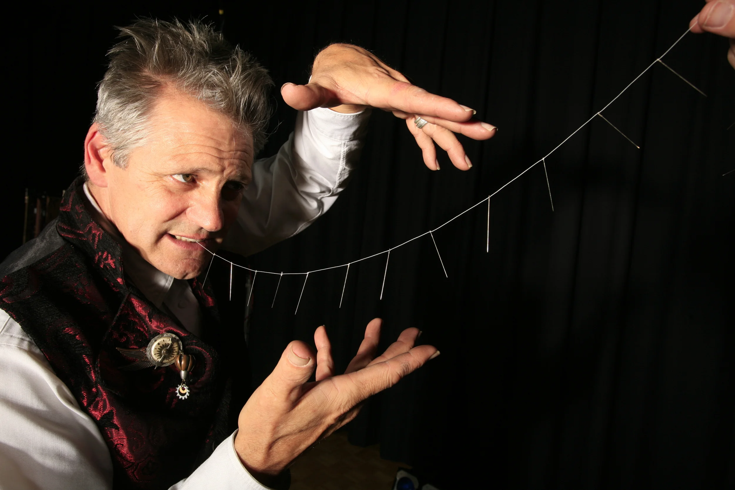 The Life and Magic of Houdini — MAJINX