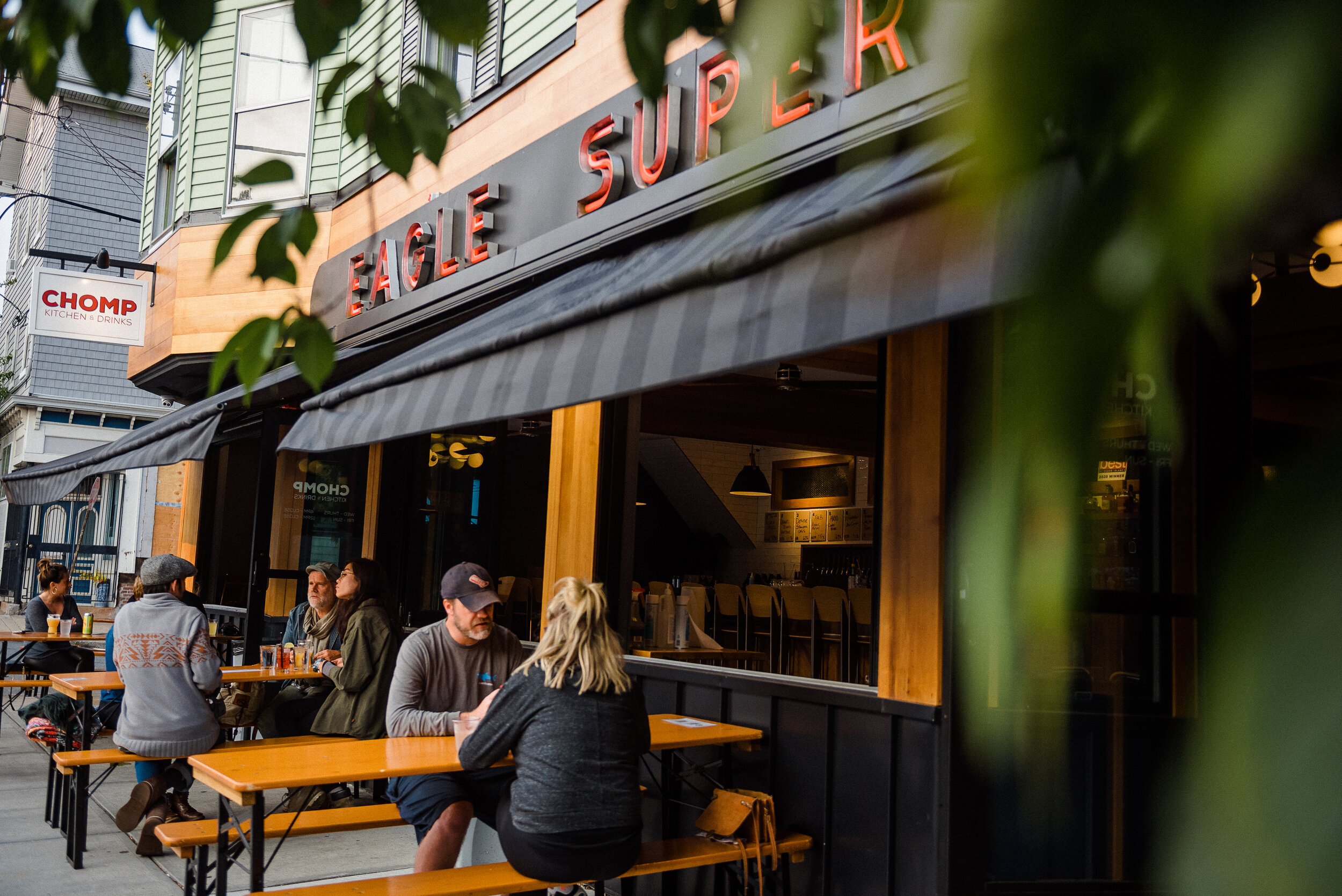 Chomp Kitchen and Drinks | Burgers, Sandwiches, Beer