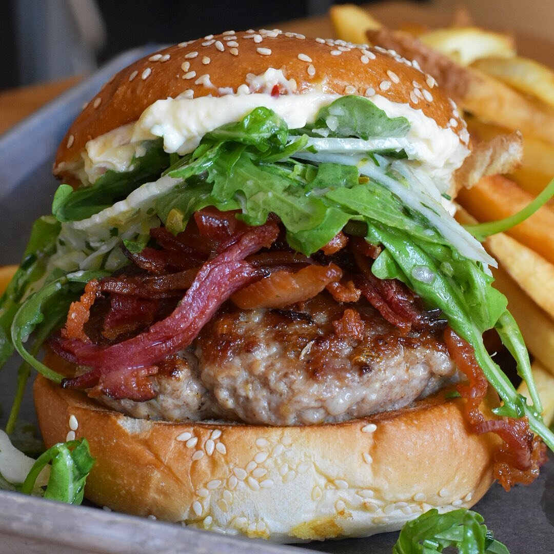 Chomp Kitchen and Drinks | Burgers, Sandwiches, Beer