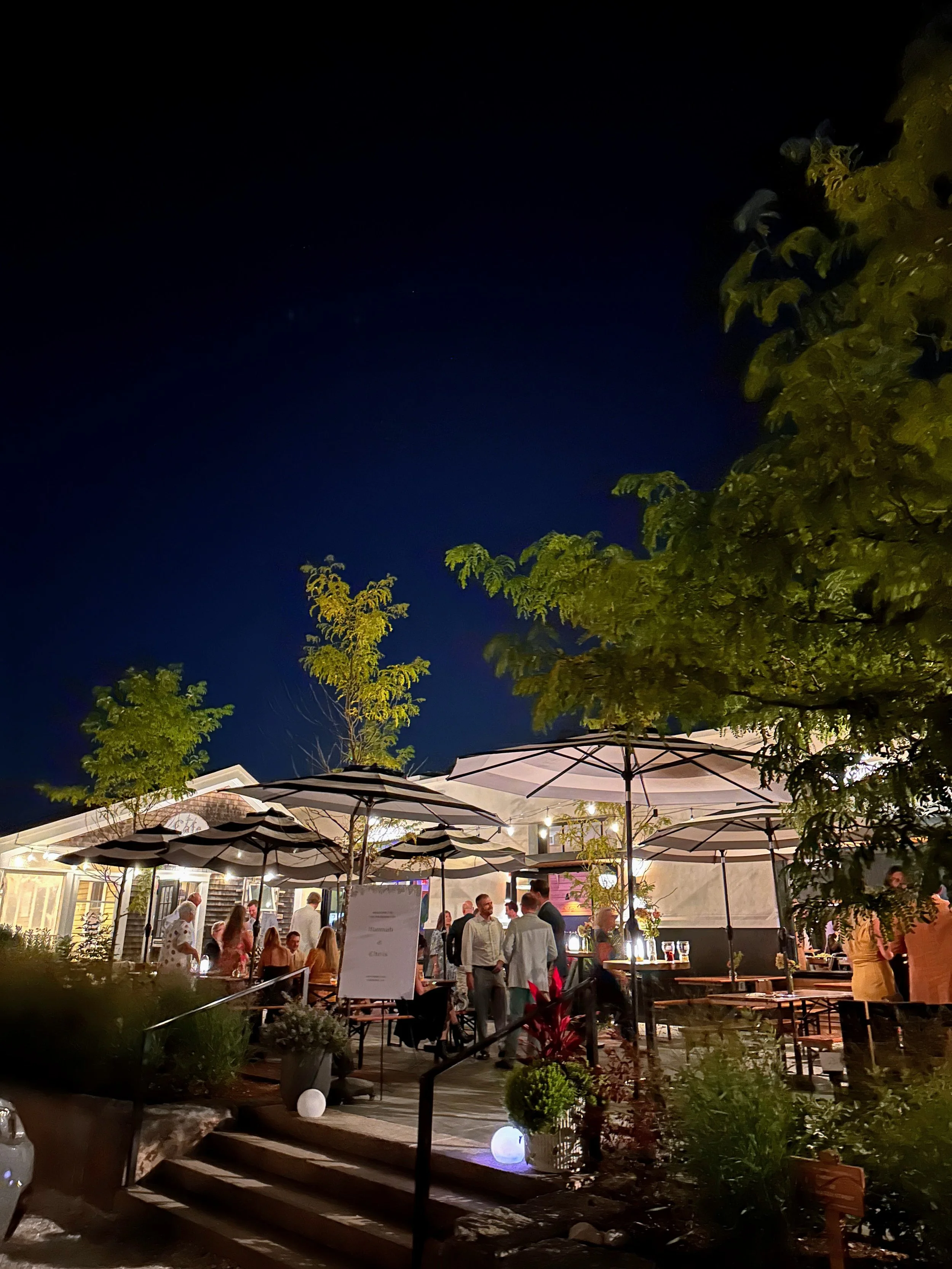 Chomp Kitchen and Drinks | Burgers, Sandwiches, Beer