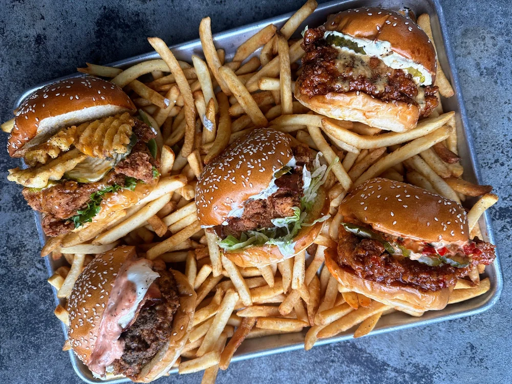 Chomp Kitchen and Drinks | Burgers, Sandwiches, Beer