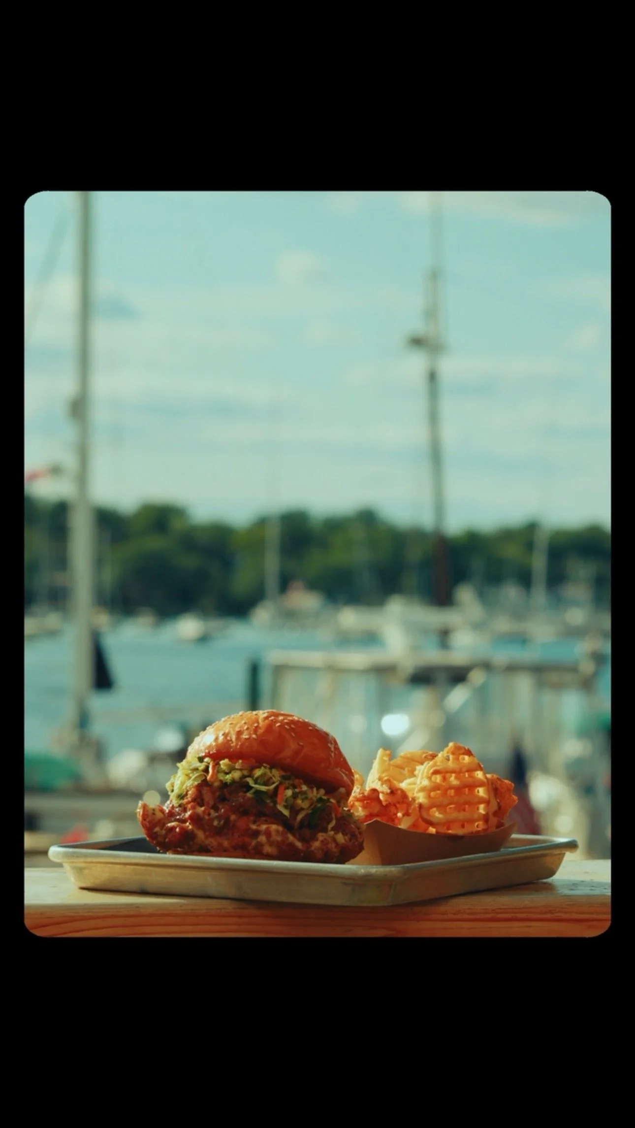 Chomp Kitchen and Drinks | Burgers, Sandwiches, Beer