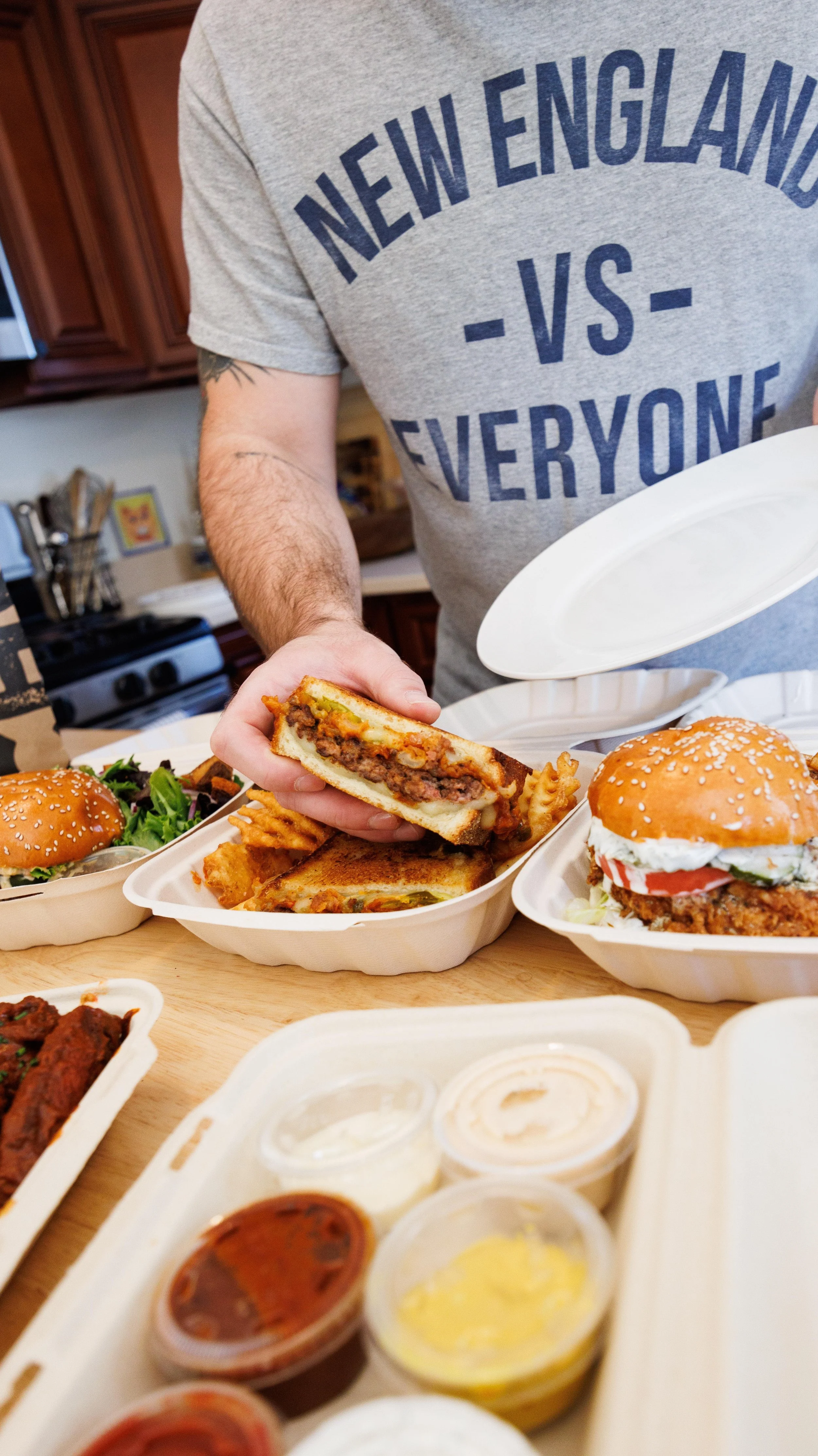 Chomp Kitchen and Drinks | Burgers, Sandwiches, Beer