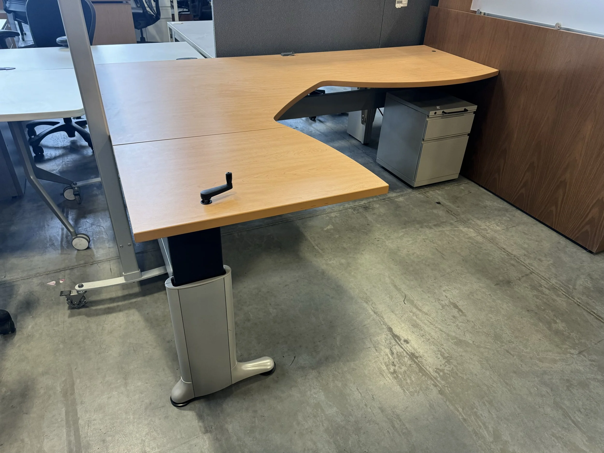 Used Desks — Premiere Office Furniture