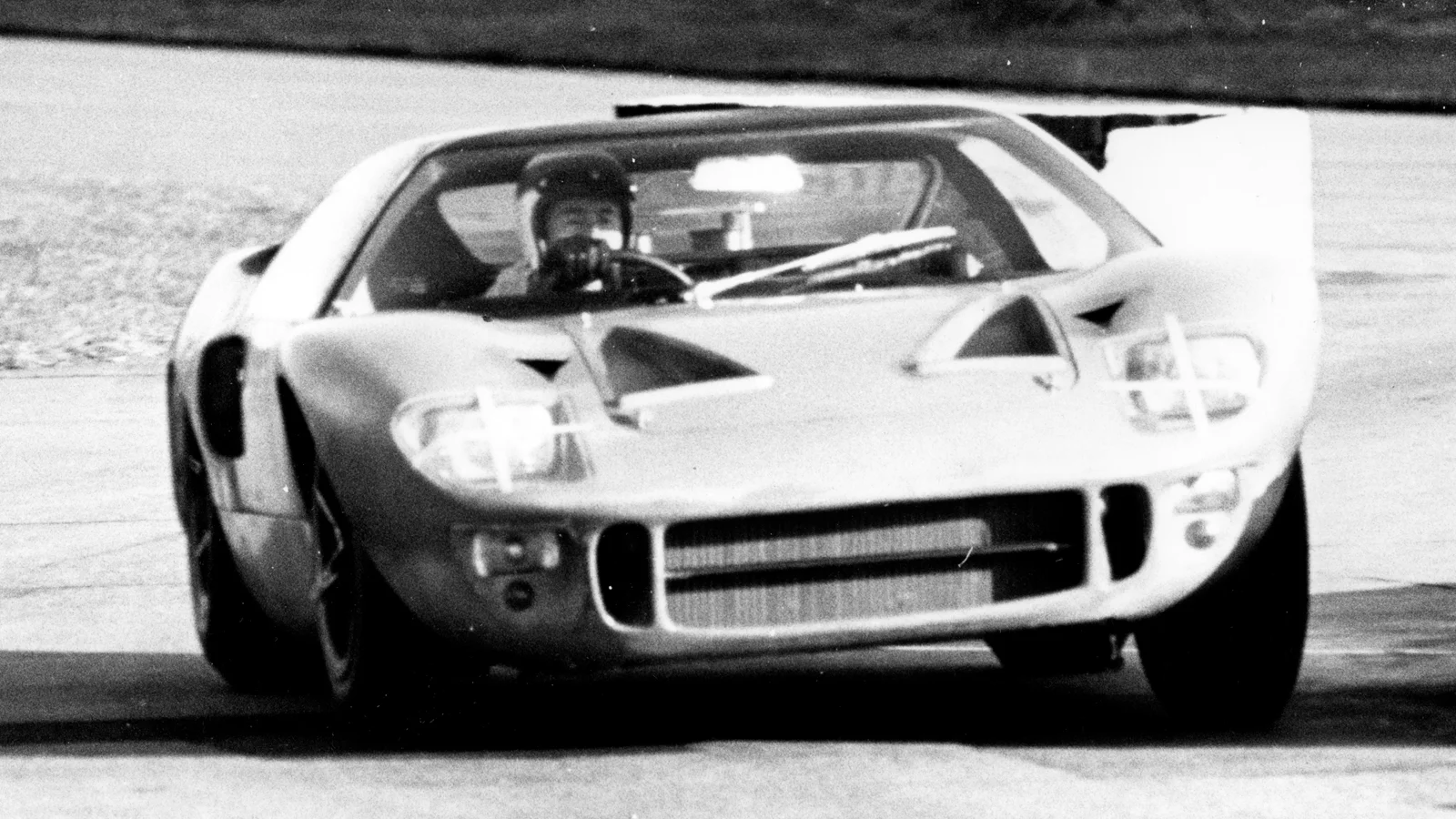 Ford GT40 — Alan Mann Racing