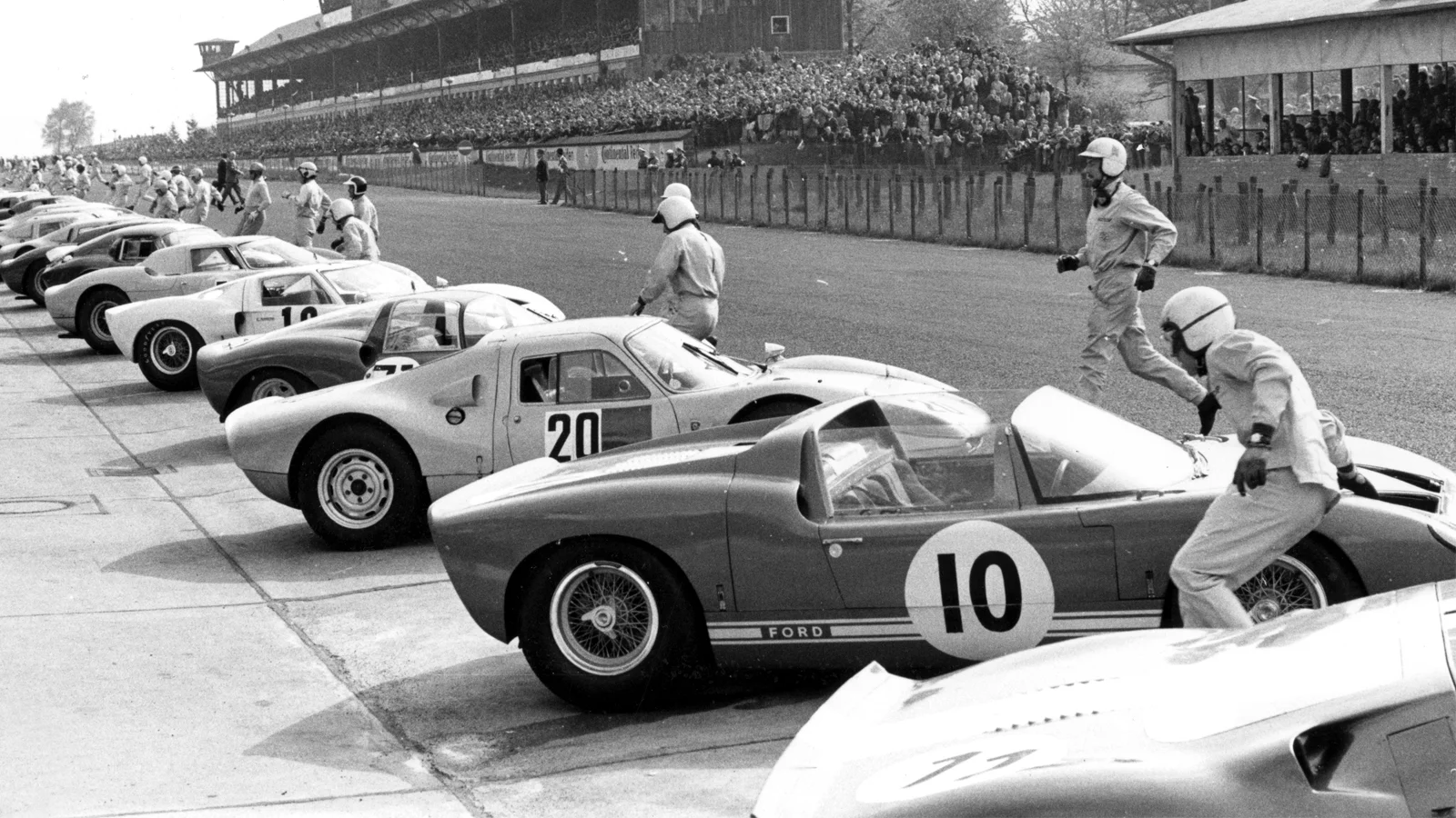 Ford GT40 — Alan Mann Racing