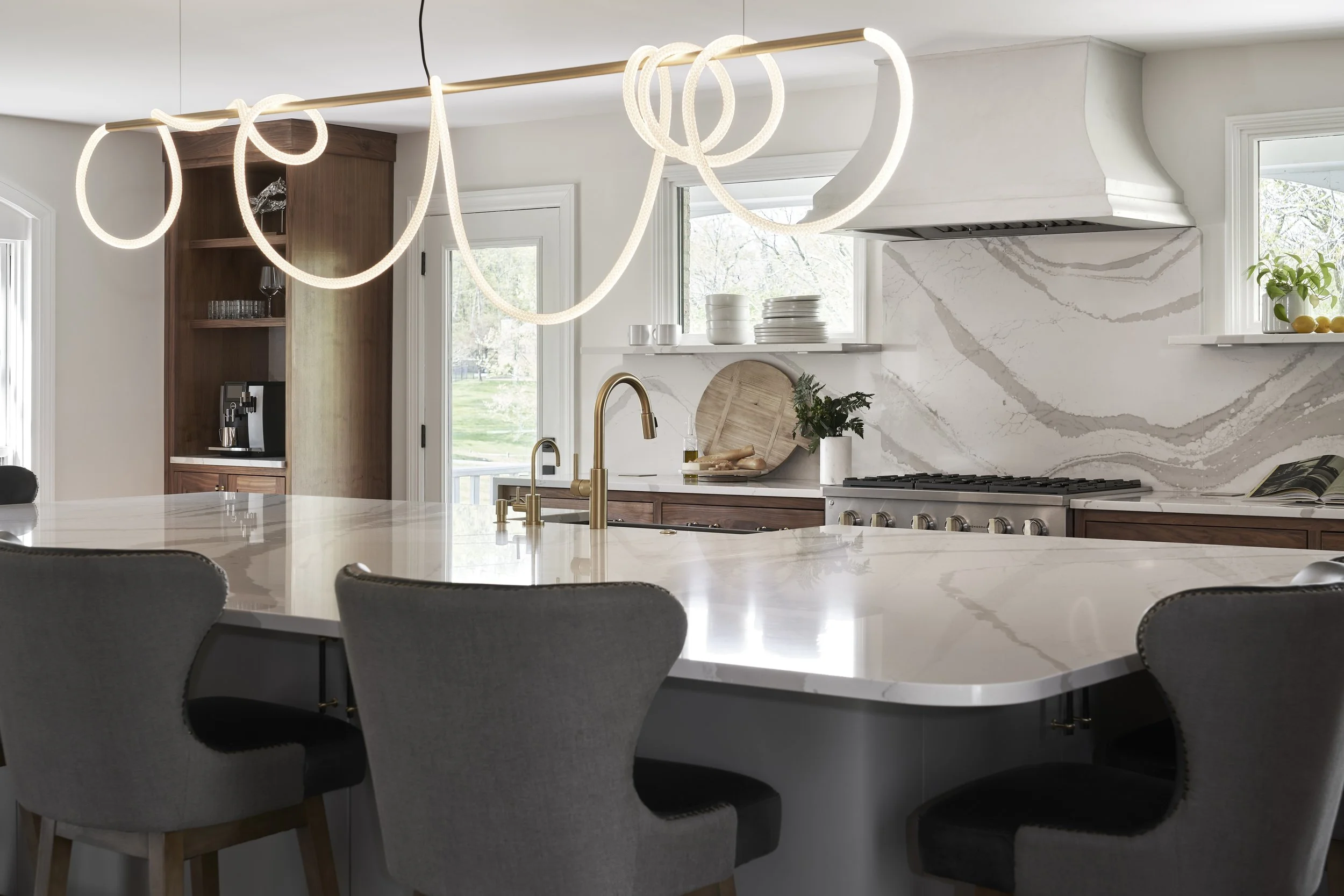 LUKE LAMP CO | CHANDELIERS