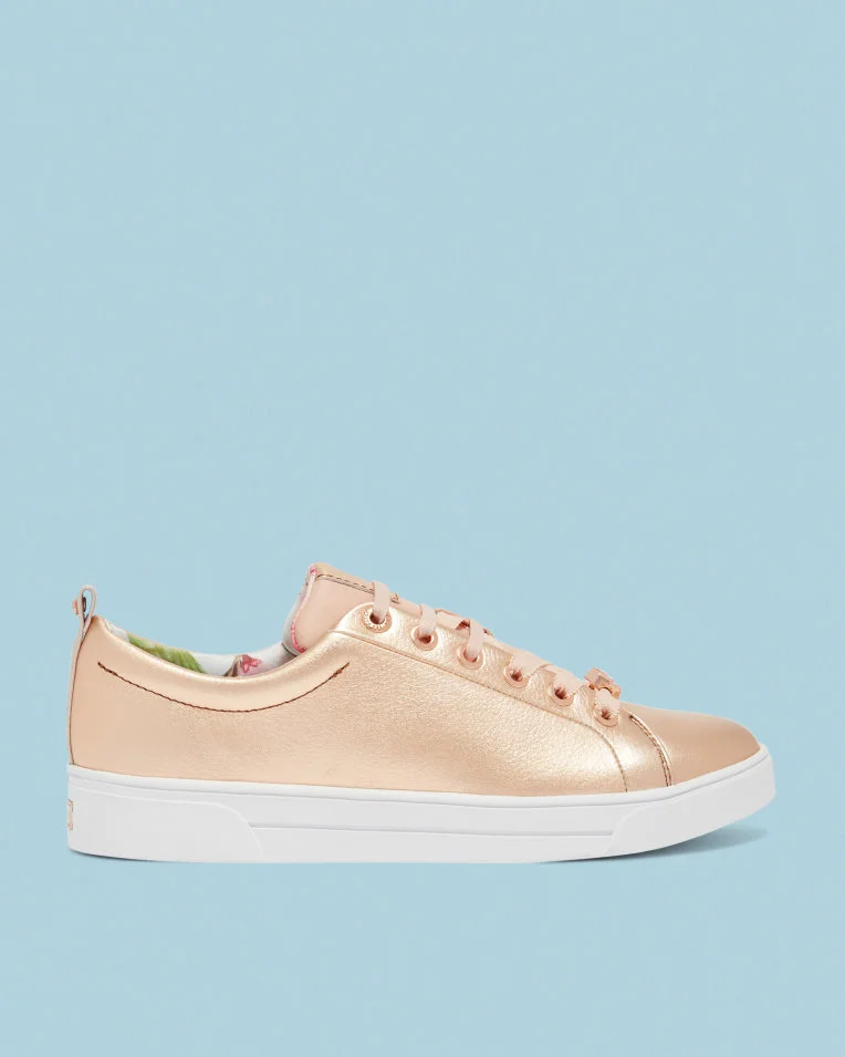SNEAKERS TO WALK DOWN THE AISLE? The modern bride's guide to this ...
