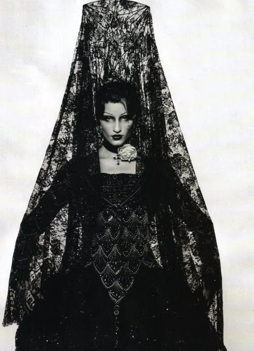 Mantilla: The Spanish Veil — NK Bride