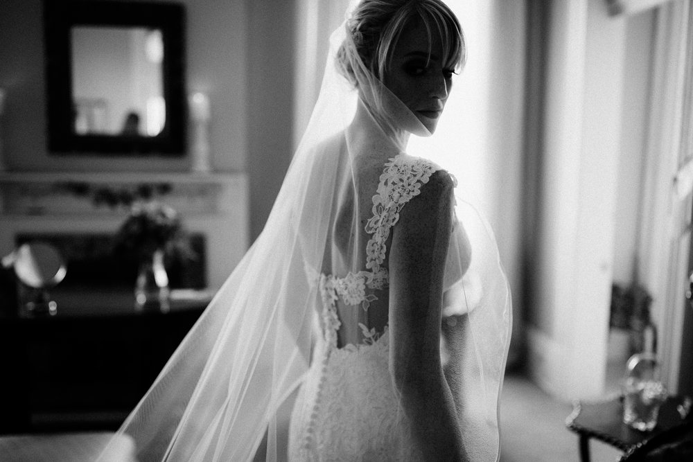 10 Gorgeous Black + White Bridal Portraits — Riverwood Mansion
