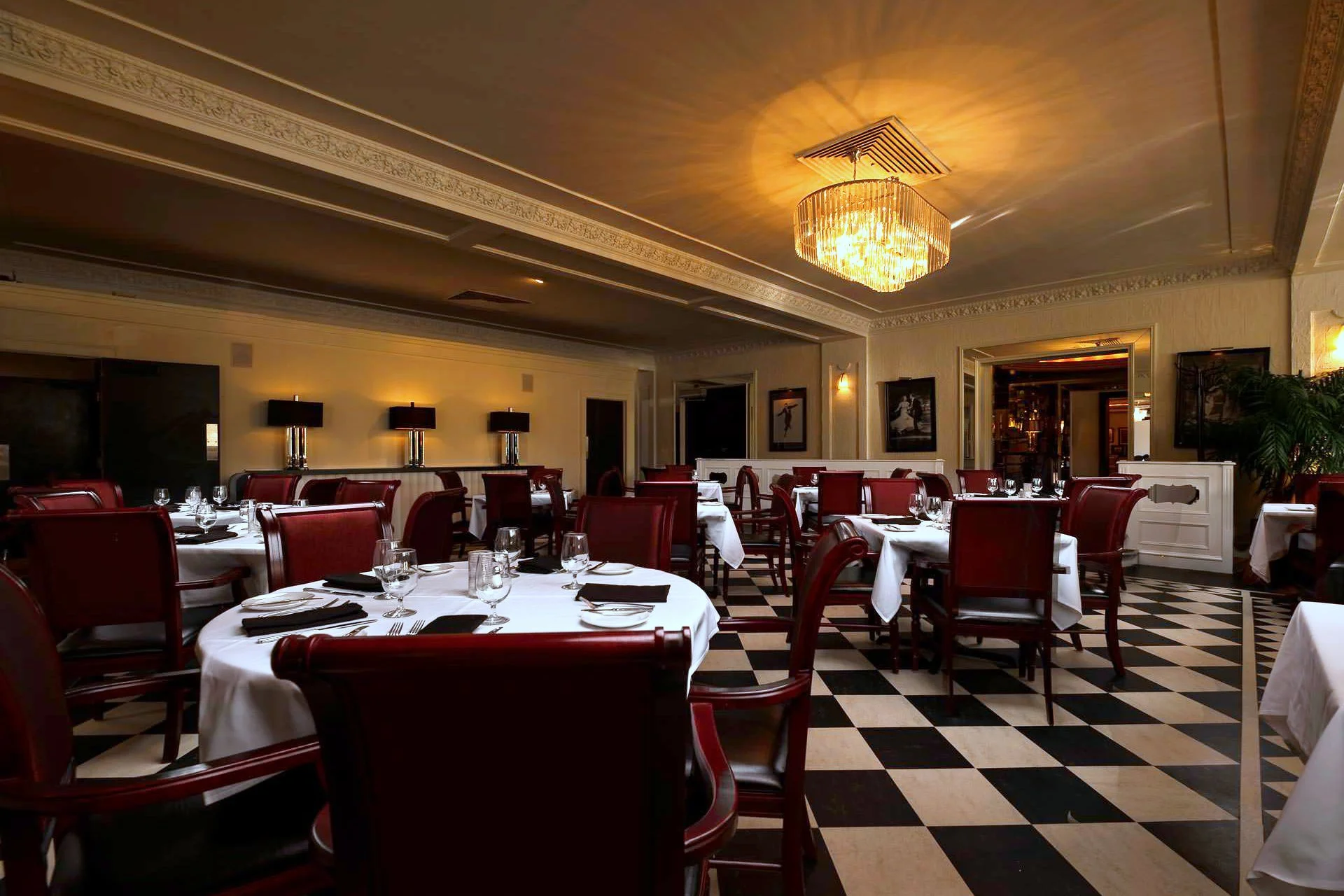 The Commodore Bar & Restaurant | Saint Paul, MN