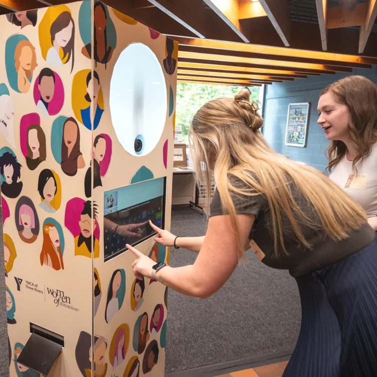 Snaptique | Compact Photo Booth Rental