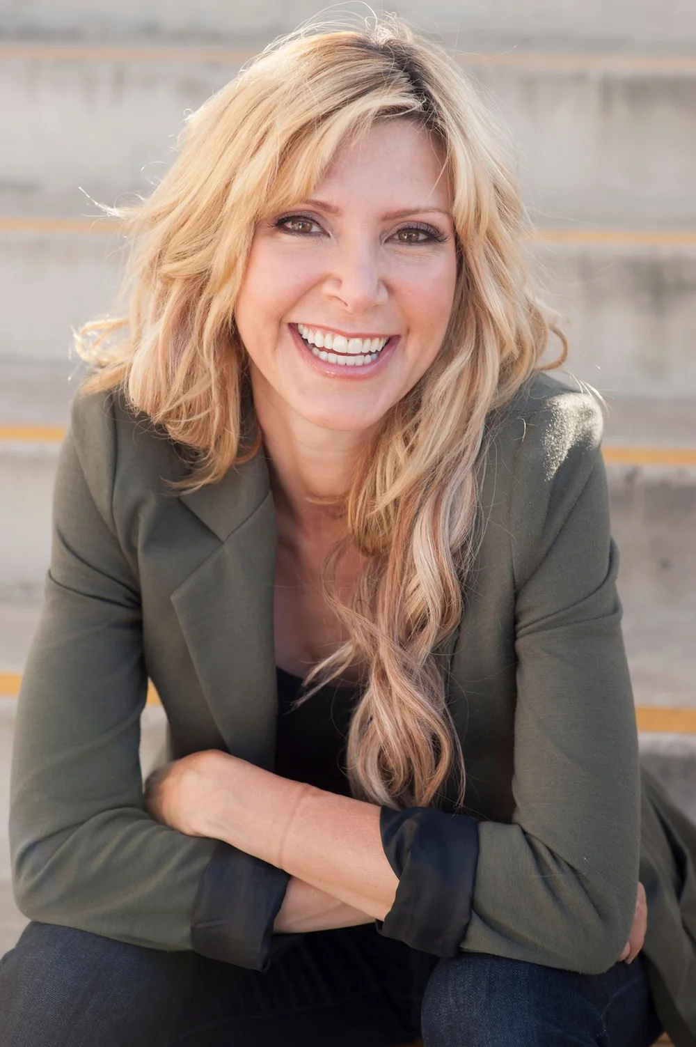 About — Lara Scott