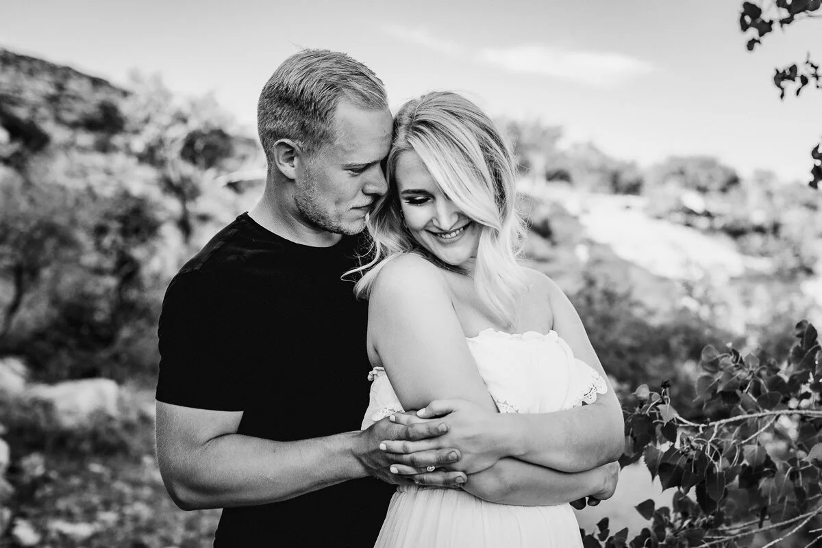 Beth & Nathan Love Story - Stonewall Quarry Park — Black & Gold Photography