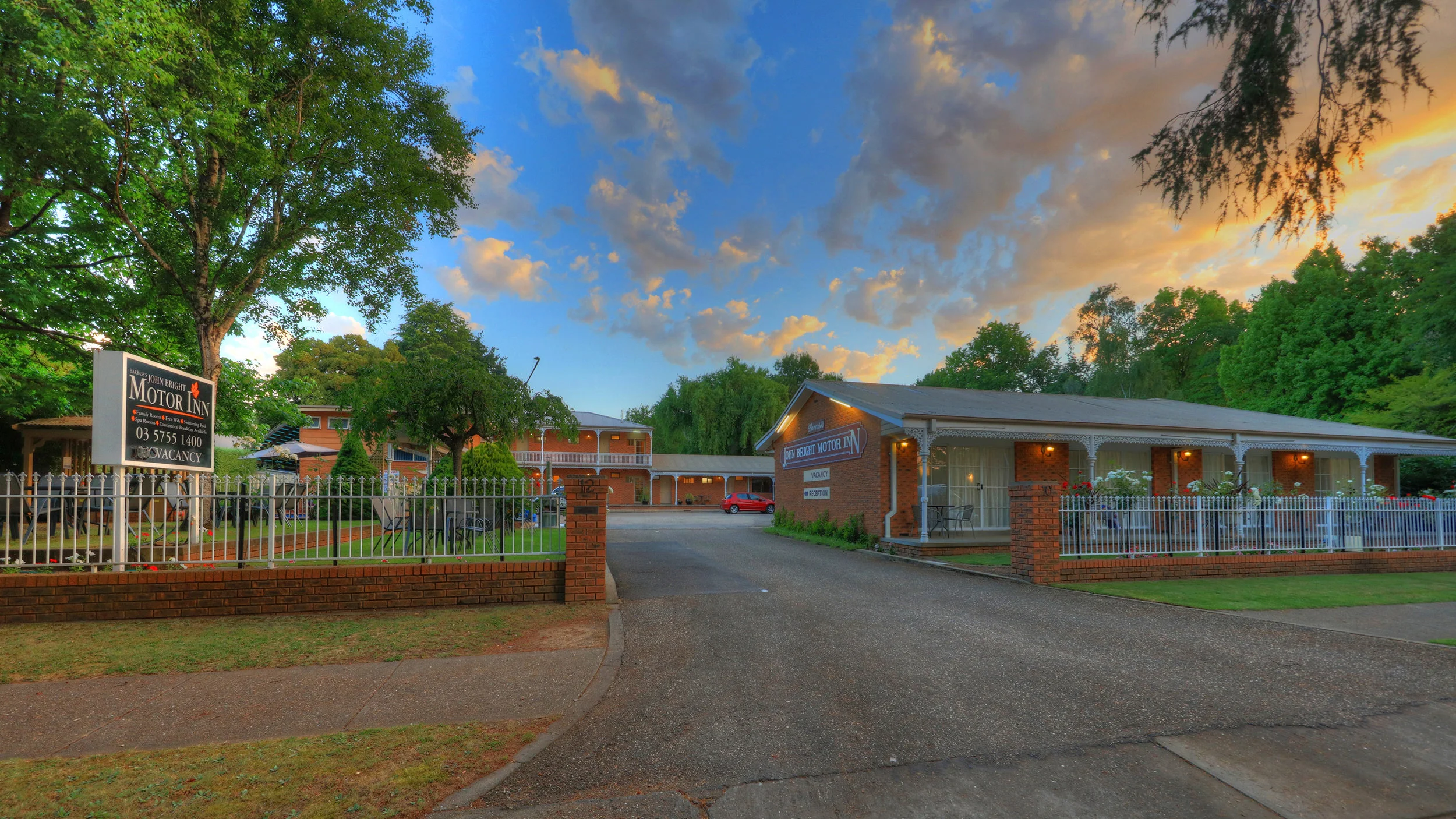 Stroll 100m to Bright CBD|John Bright Motor Inn