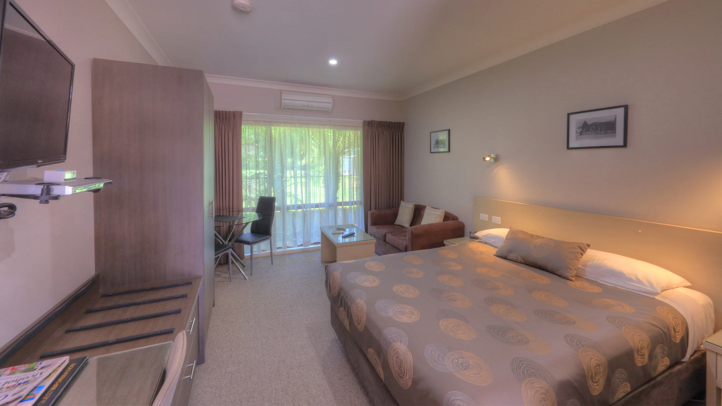 Stroll 100m to Bright CBD|John Bright Motor Inn