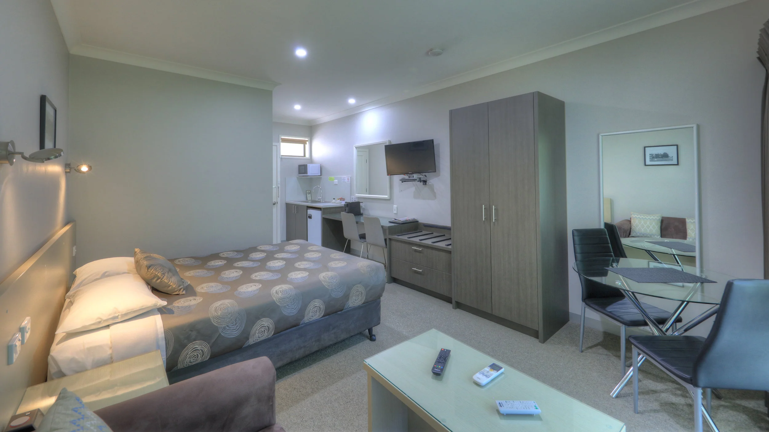 Stroll 100m to Bright CBD|John Bright Motor Inn