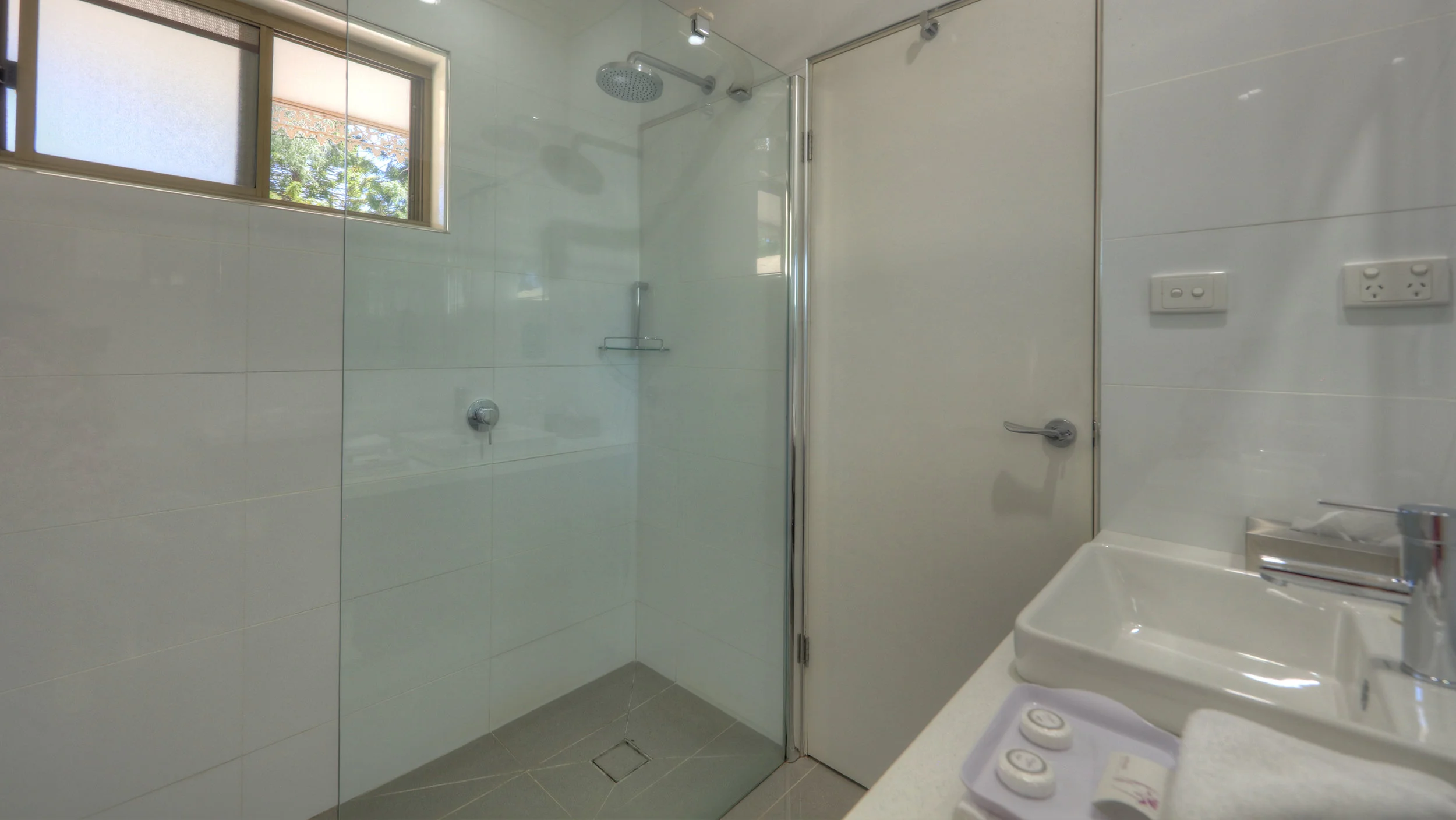 Rooms/rates for 2 — Barrass's John Bright Motor Inn