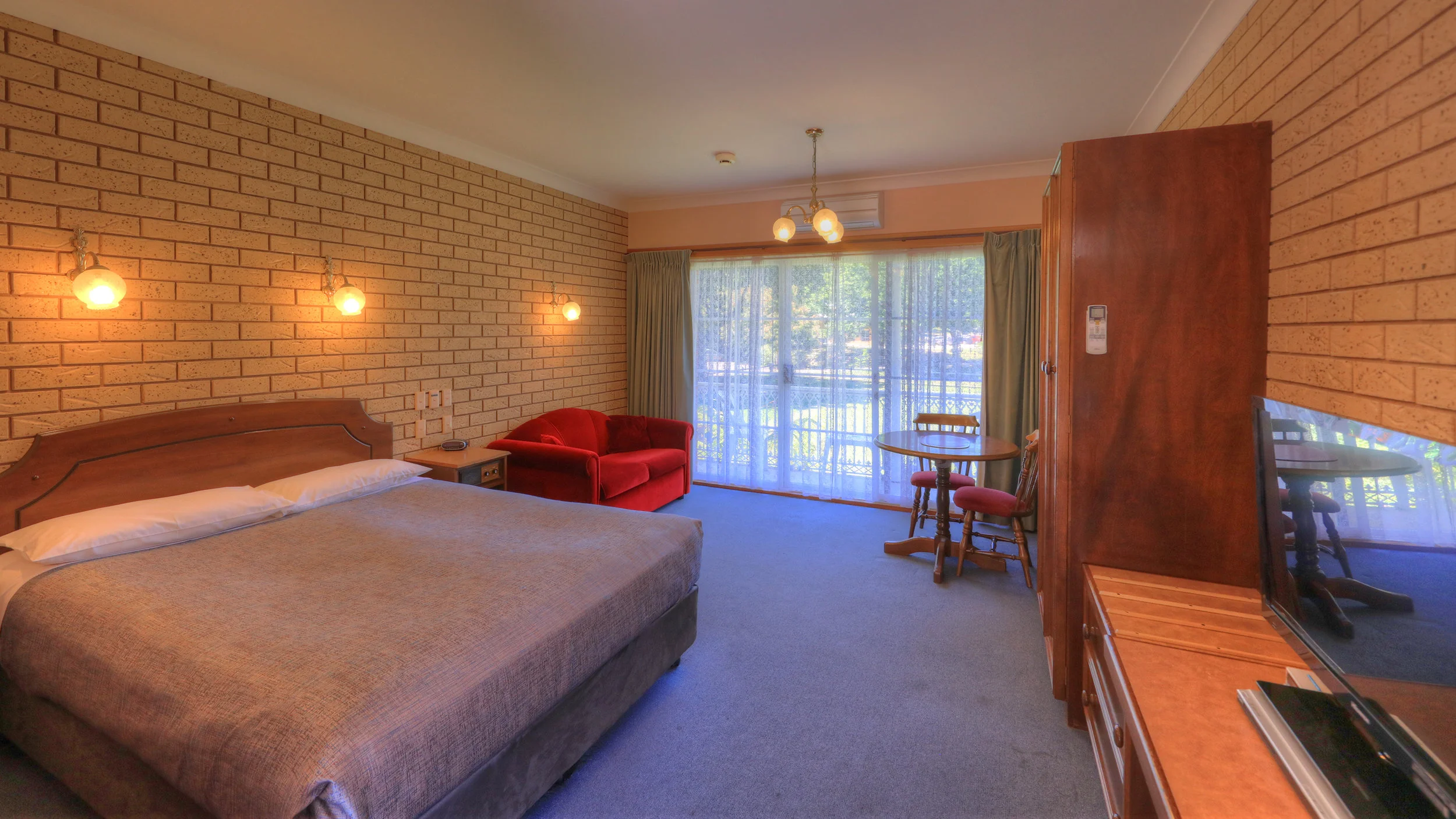 Rooms/rates for 2 — Barrass's John Bright Motor Inn