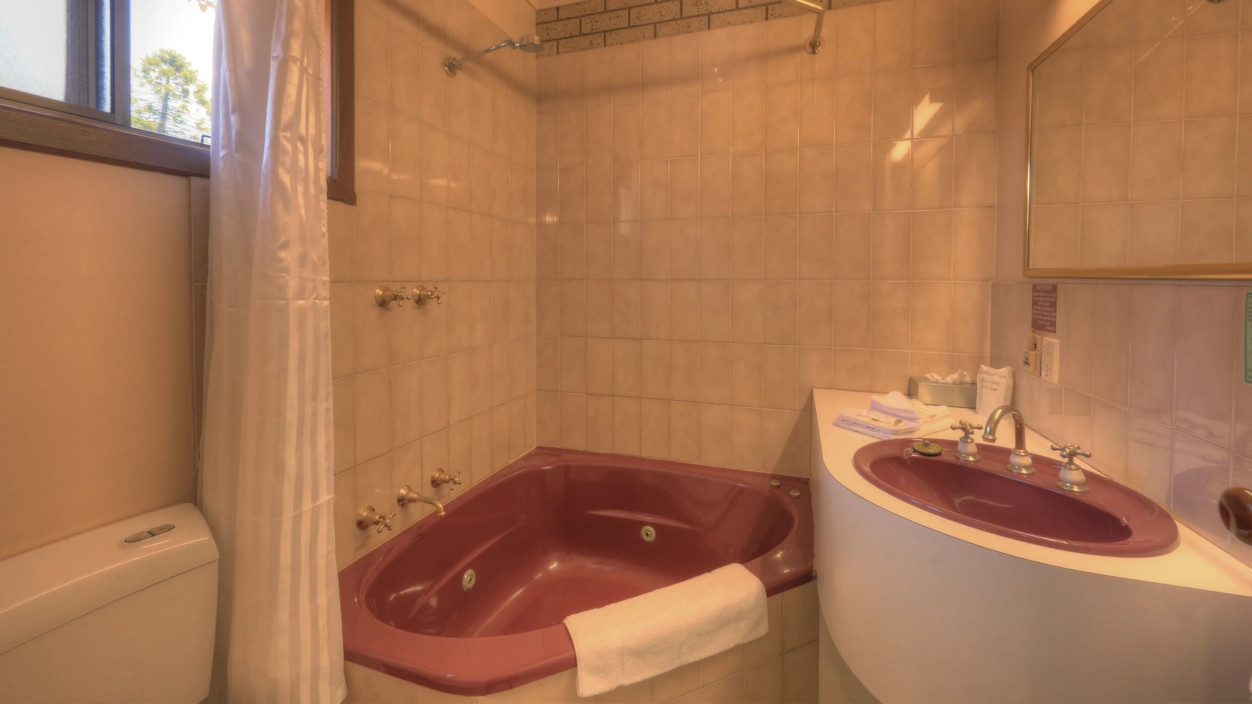 Rooms/rates for 2 — Barrass's John Bright Motor Inn