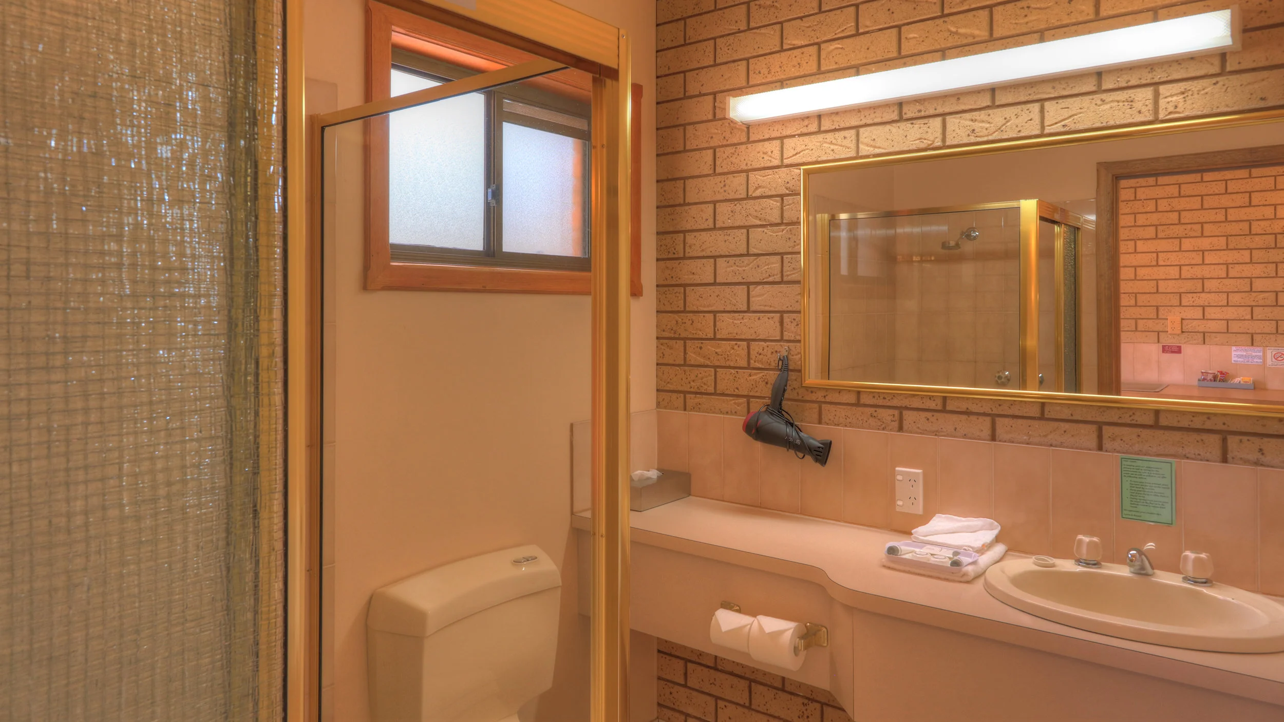 Rooms/rates for 2 — Barrass's John Bright Motor Inn