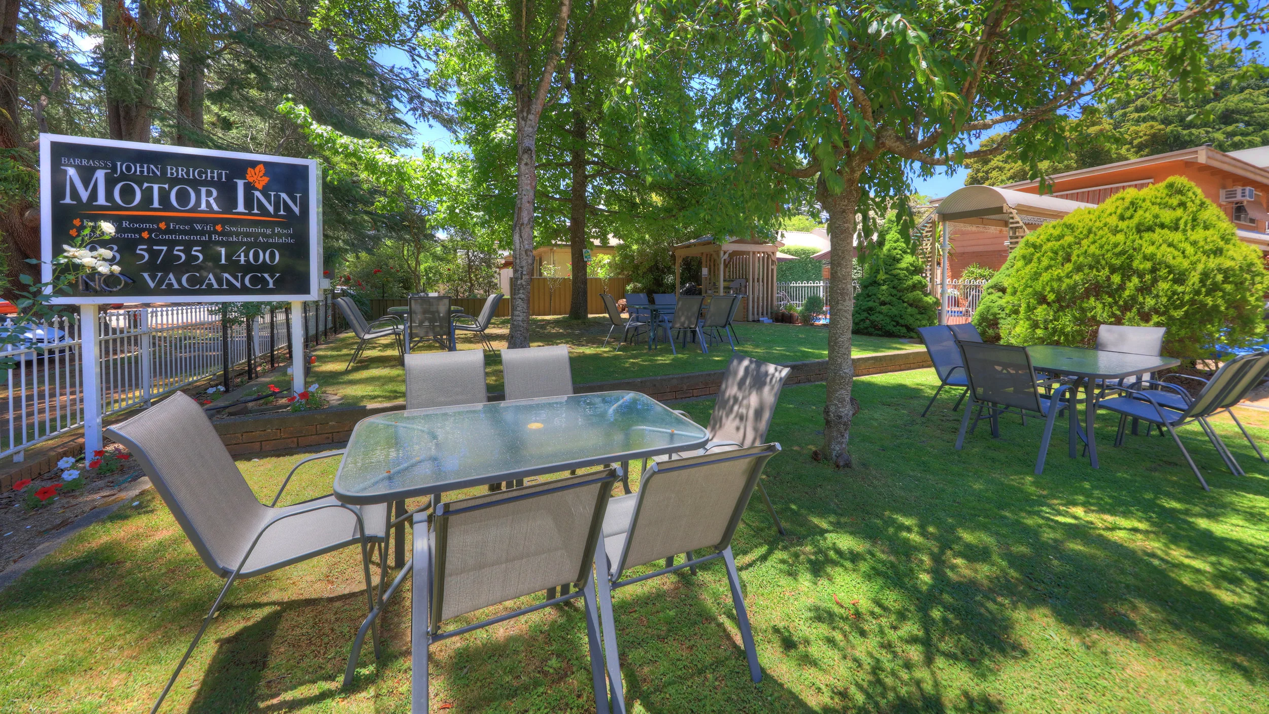 Rooms/rates for 3-6 — Barrass's John Bright Motor Inn