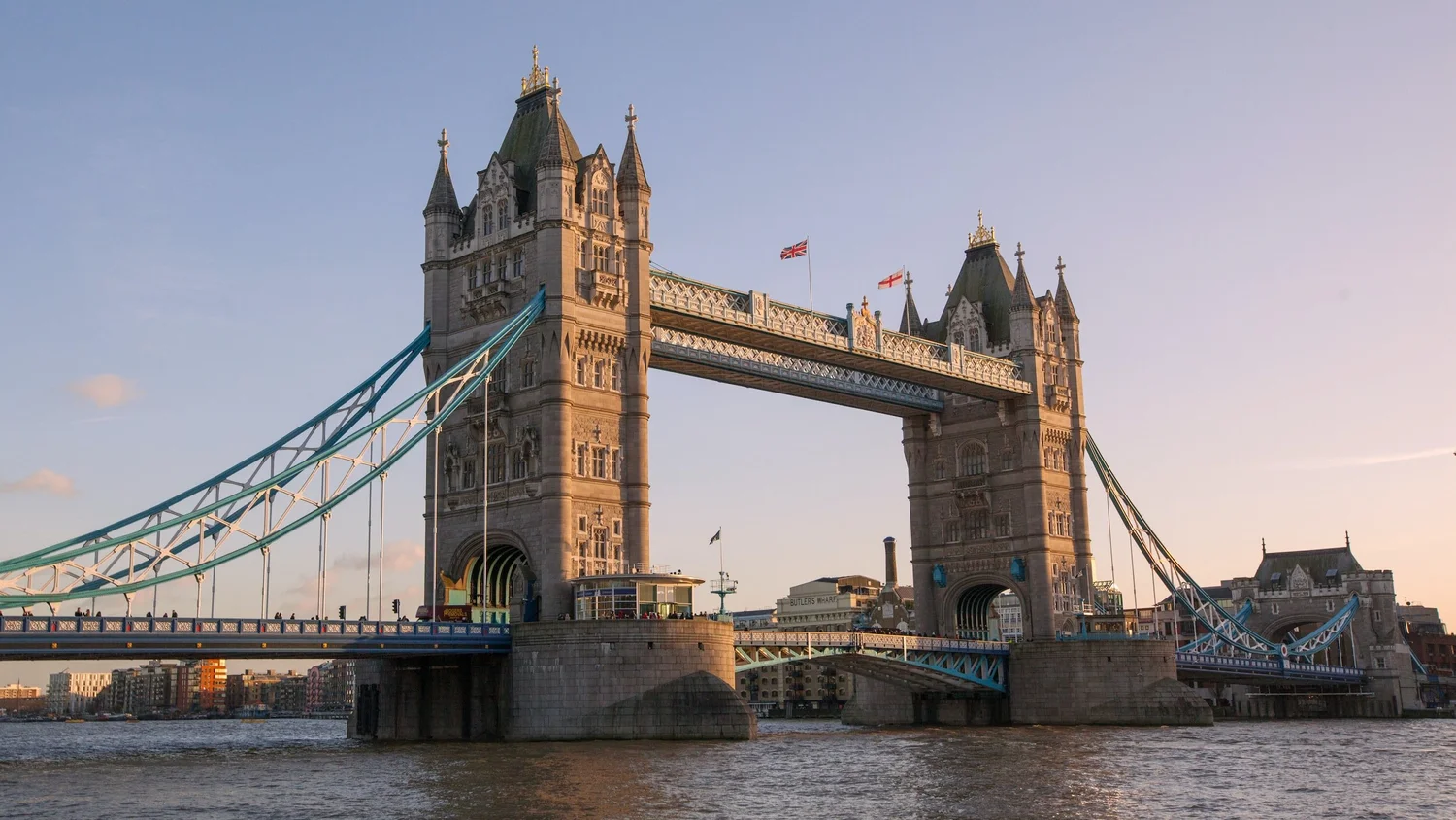 I Met a Man on the London Bridge Riddle—Answer and Explanation — Mashup ...