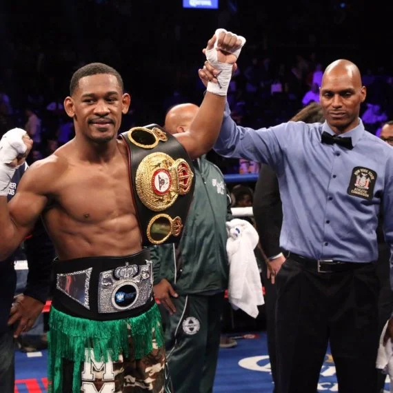 Jacobs crushes Quillin in Brooklyn