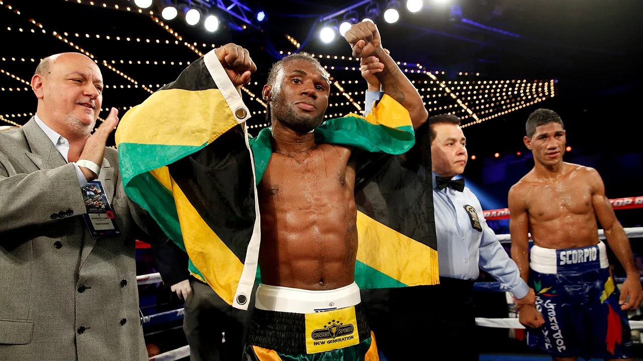 Lomachenko to fight Nicholas Walters in November