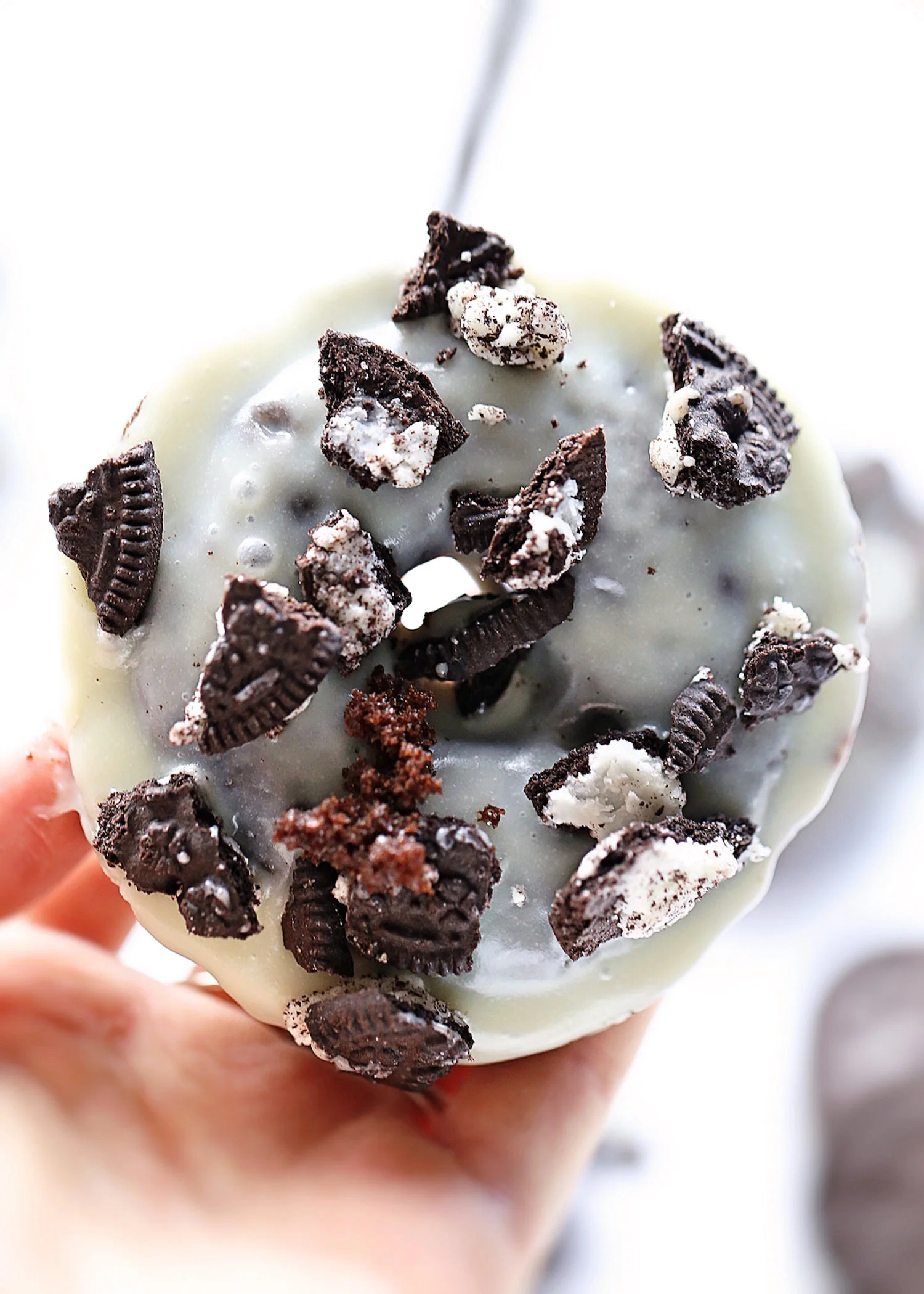 Baked Oreo Donuts with White Chocolate Glaze + Video | Truffles and Trends