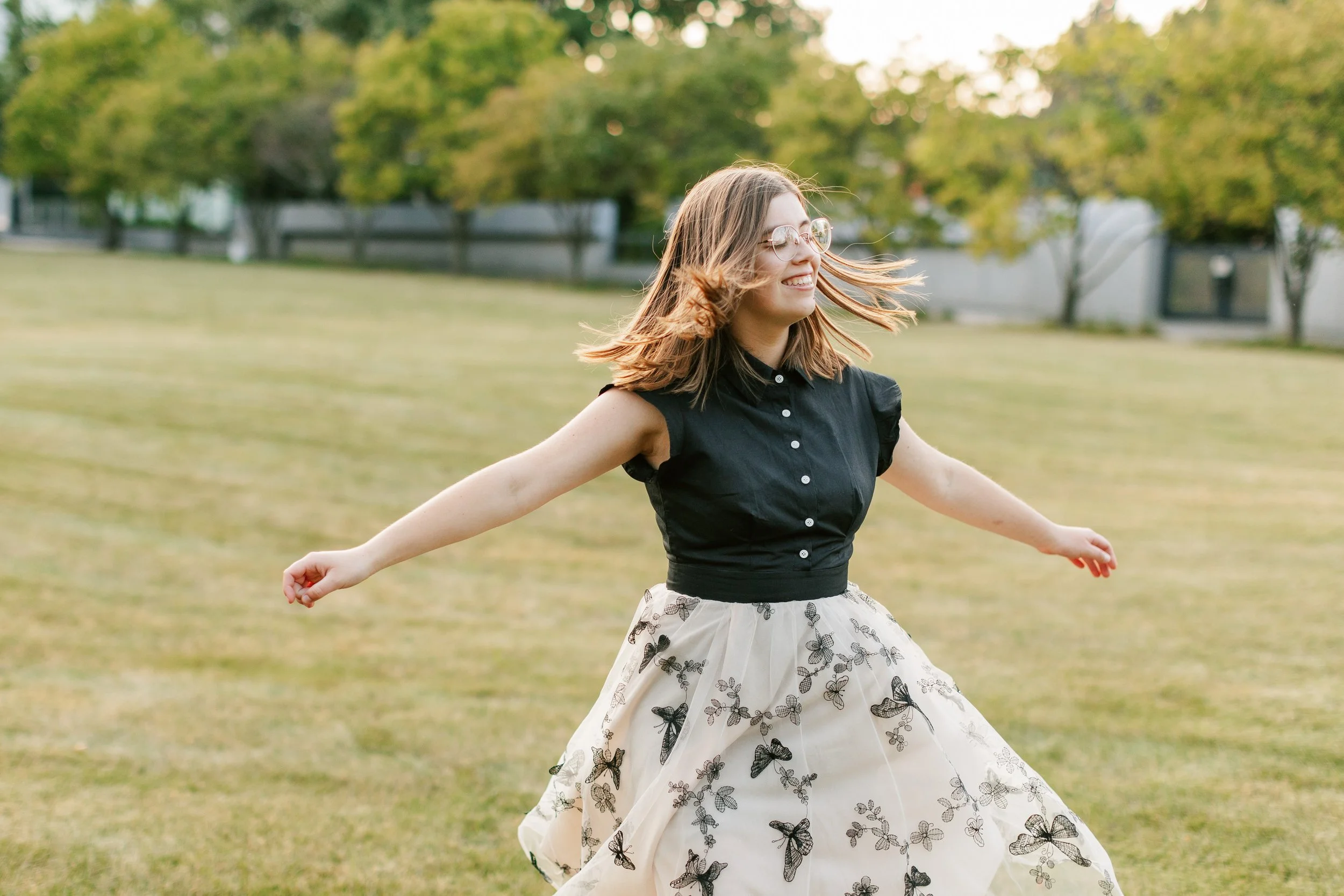 Artistic Senior Photos Des Moines Addison — Des Moines Wedding Photographer