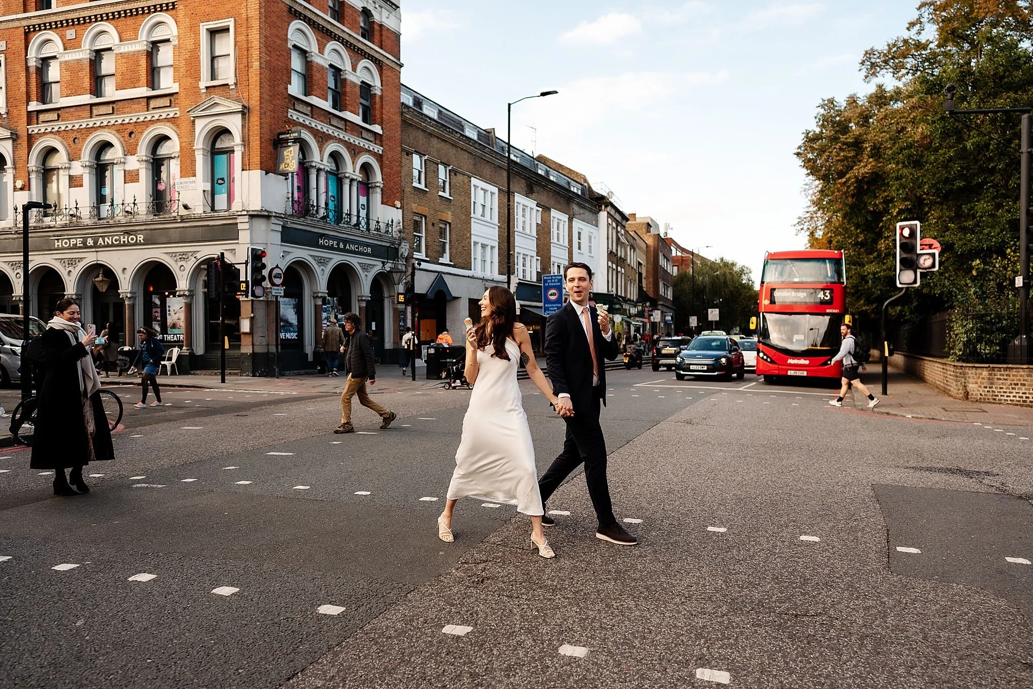 An intimate wedding in the Mayor's Parlour at Islington Town Hall ...