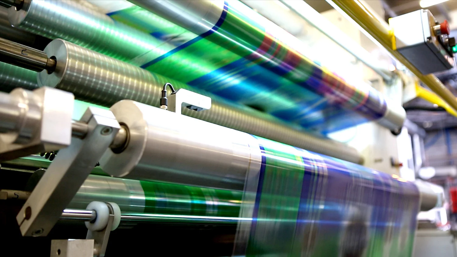 Adhesive Lamination | Animal Bedding Packaging Manufacturers - Siva Group