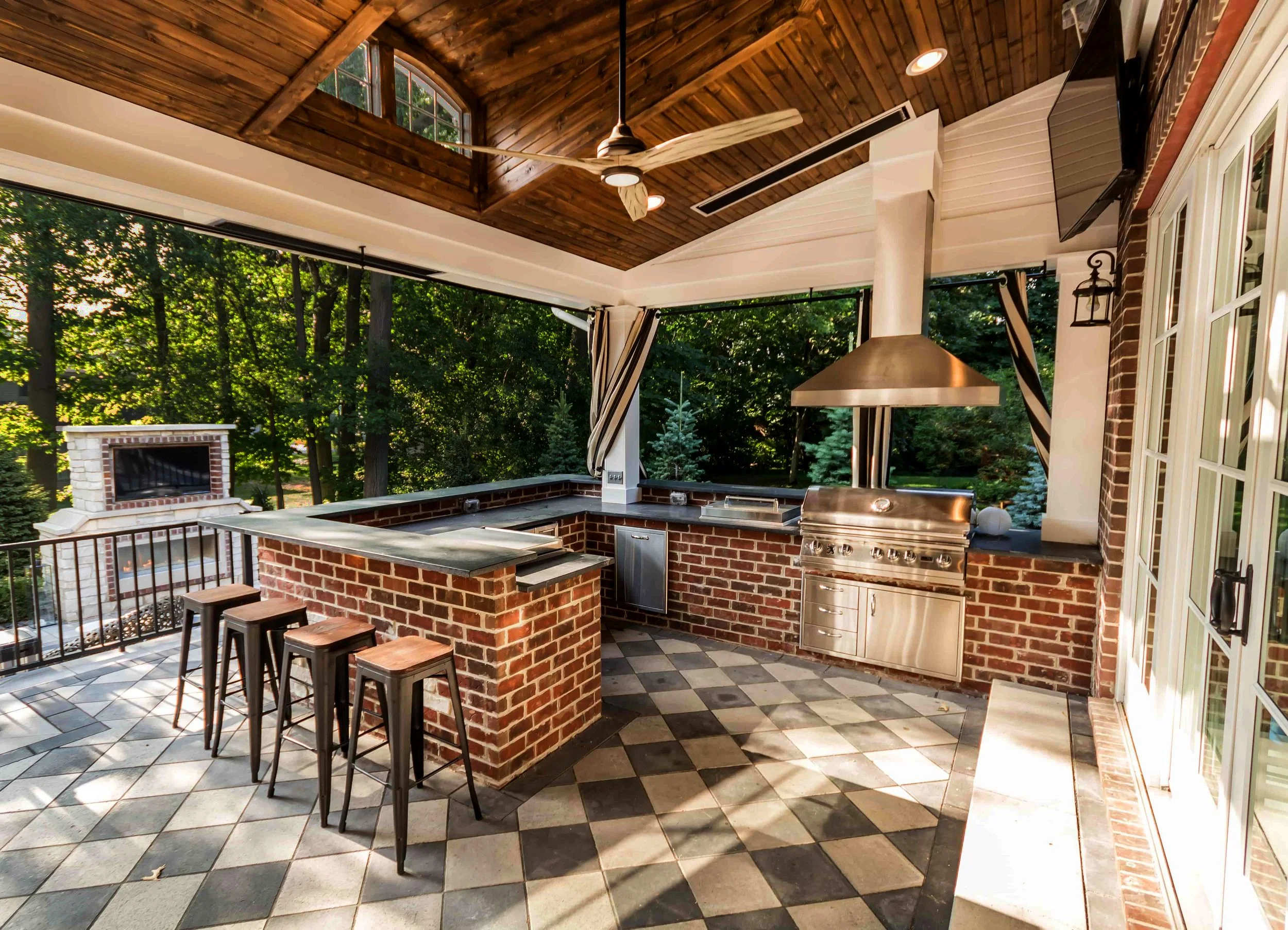 Livonia's Best Outdoor Kitchen and Bar Contractor — VENTURES