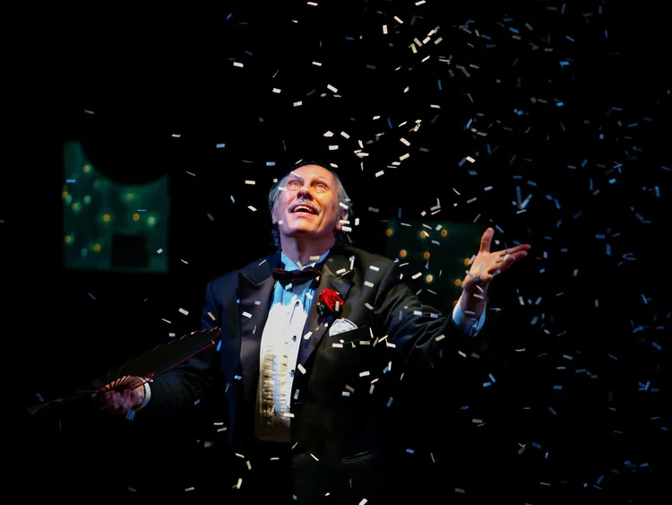 The Shows | Tickets | Date Night | Chicago Magic Lounge | Magic Show